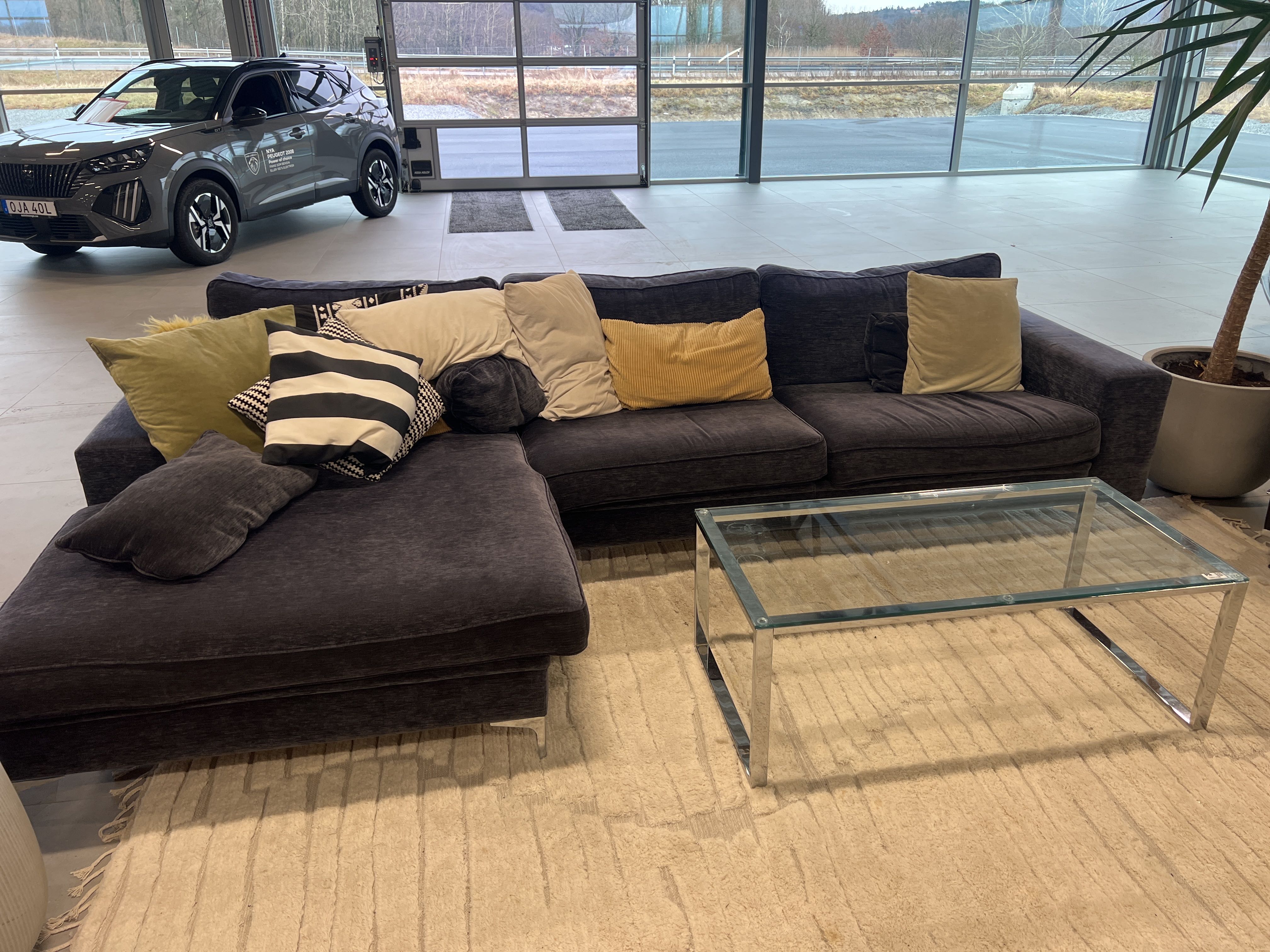 Växter, Soffgrupp, fåtöljer, matta & bord - Auktioner online ...