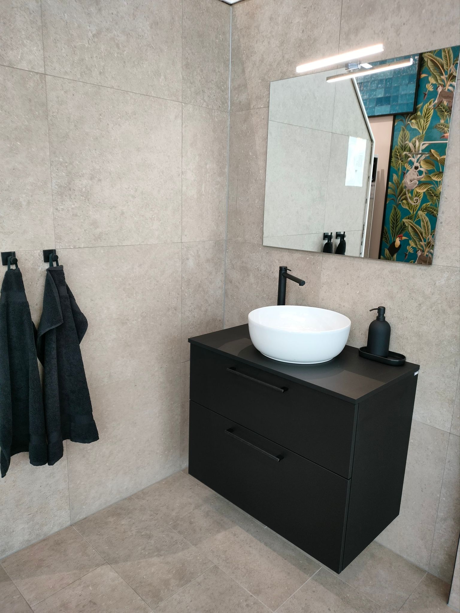 Stort parti badrum - [Nya produkter] – Italienskt kakel/ klinkers 43+43x5m² - Auktioner online ...