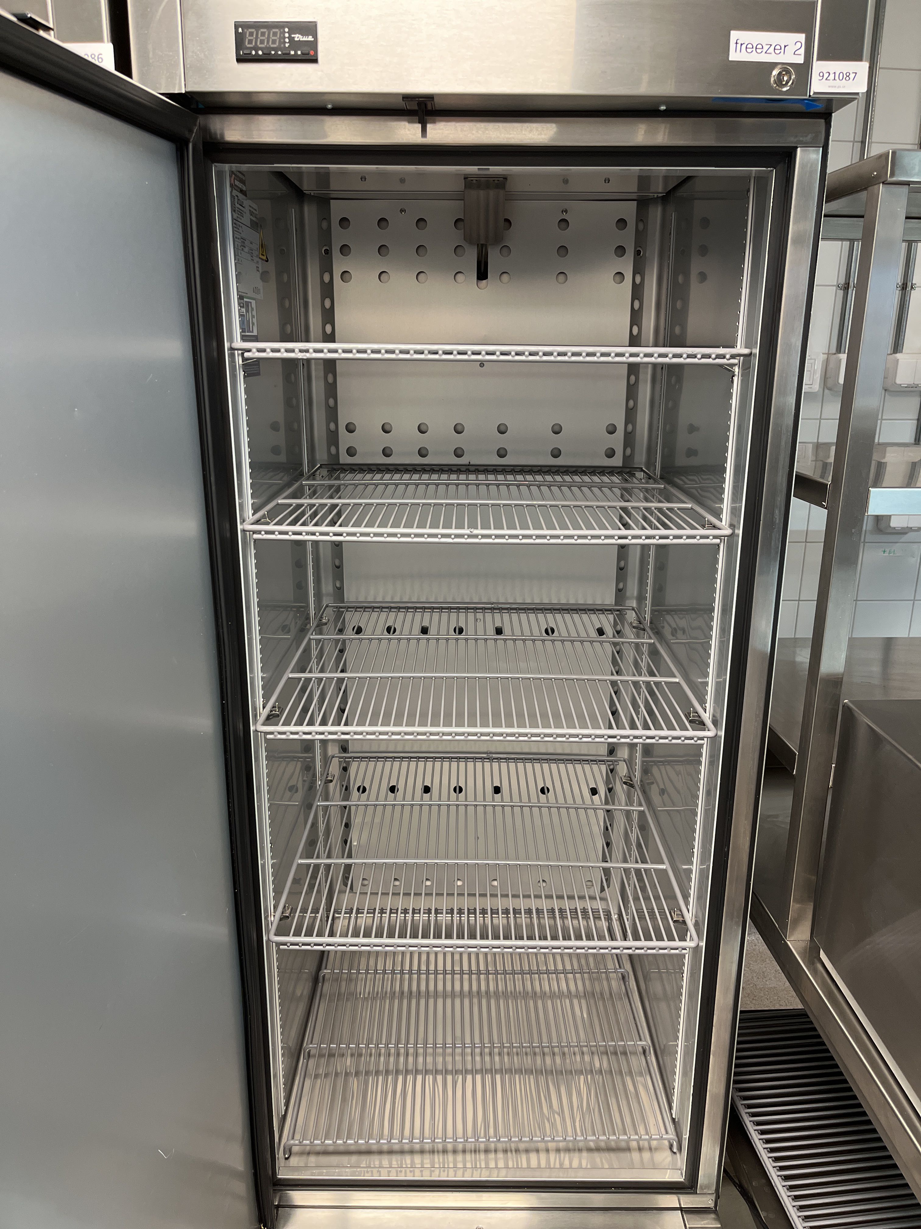 Freezer, True T-23F-HC #2 - PS Auction - We value the future - Largest ...