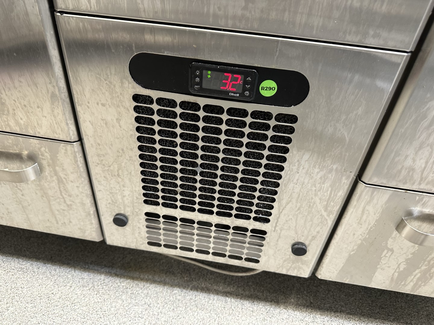 Cooling bench 13 drawers heated top plate and wheels - PS Auction - We ...