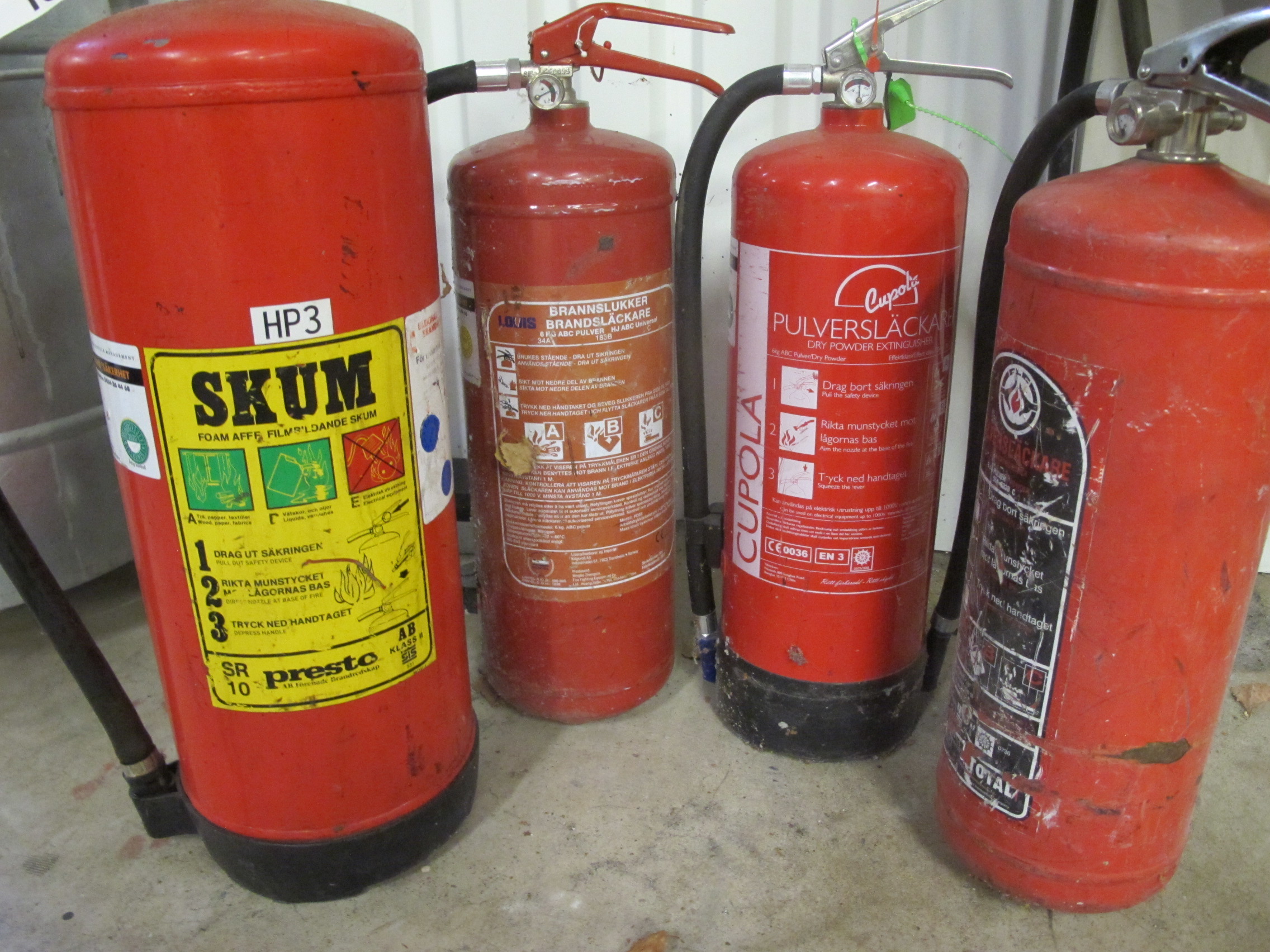 4 Brandsläckare skum och pulver - Auktioner online - Nätauktioner ...