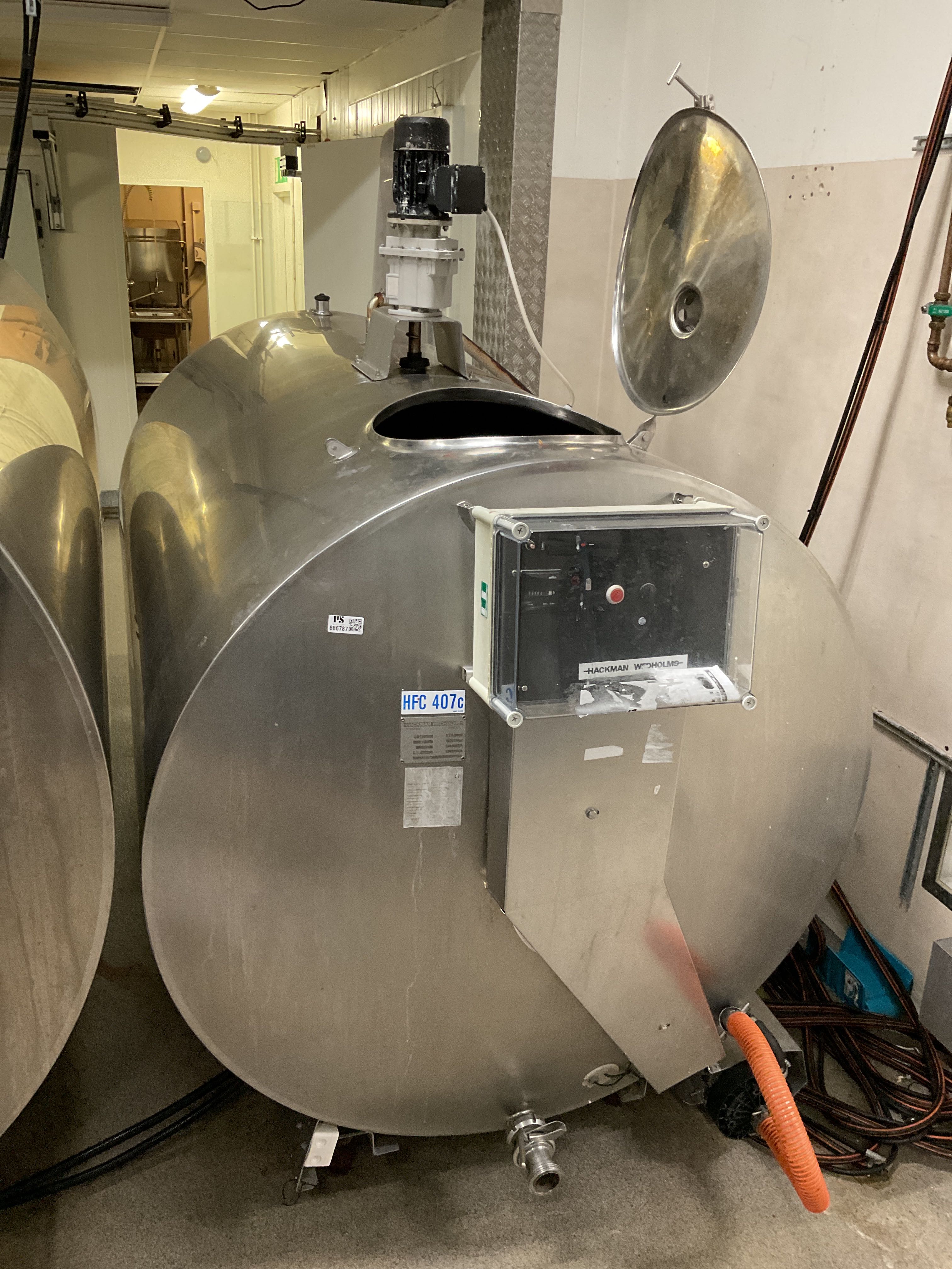 Stainless maturation tank with cooling 2500Liters - PS Auction - We ...