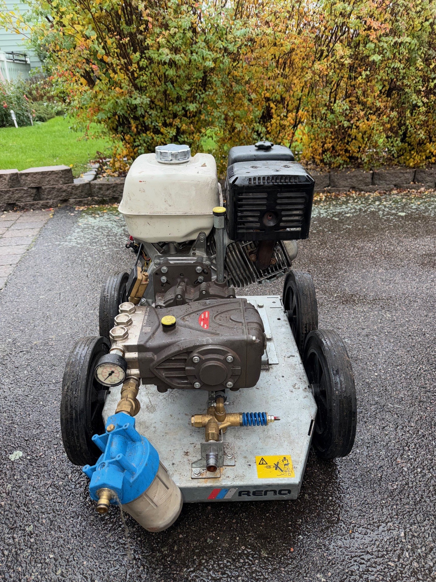 Petrol-powered high-pressure washer on a cart - PS Auction - We value ...