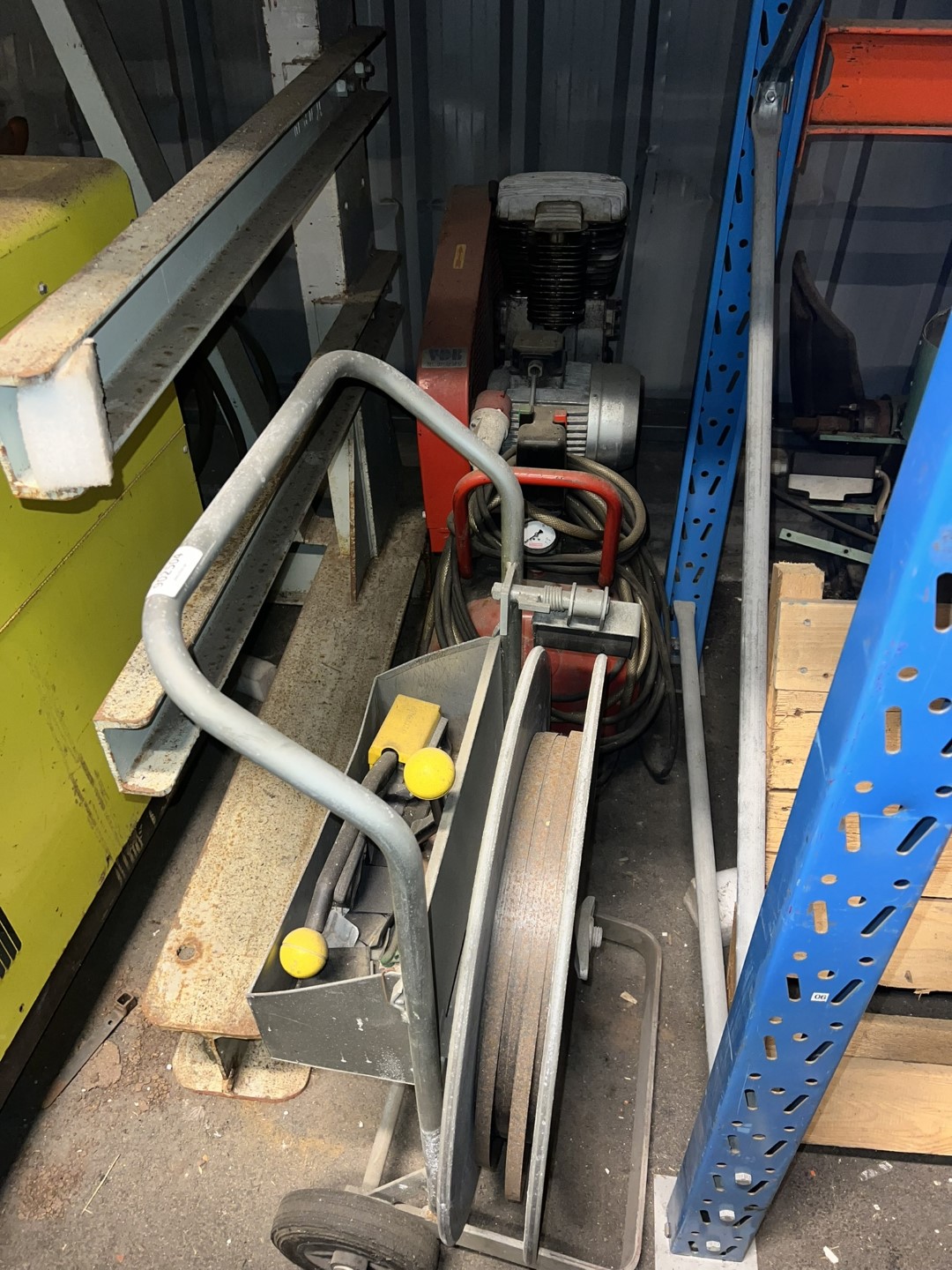Banding trolley with tools & compressor - PS Auction - We value the ...
