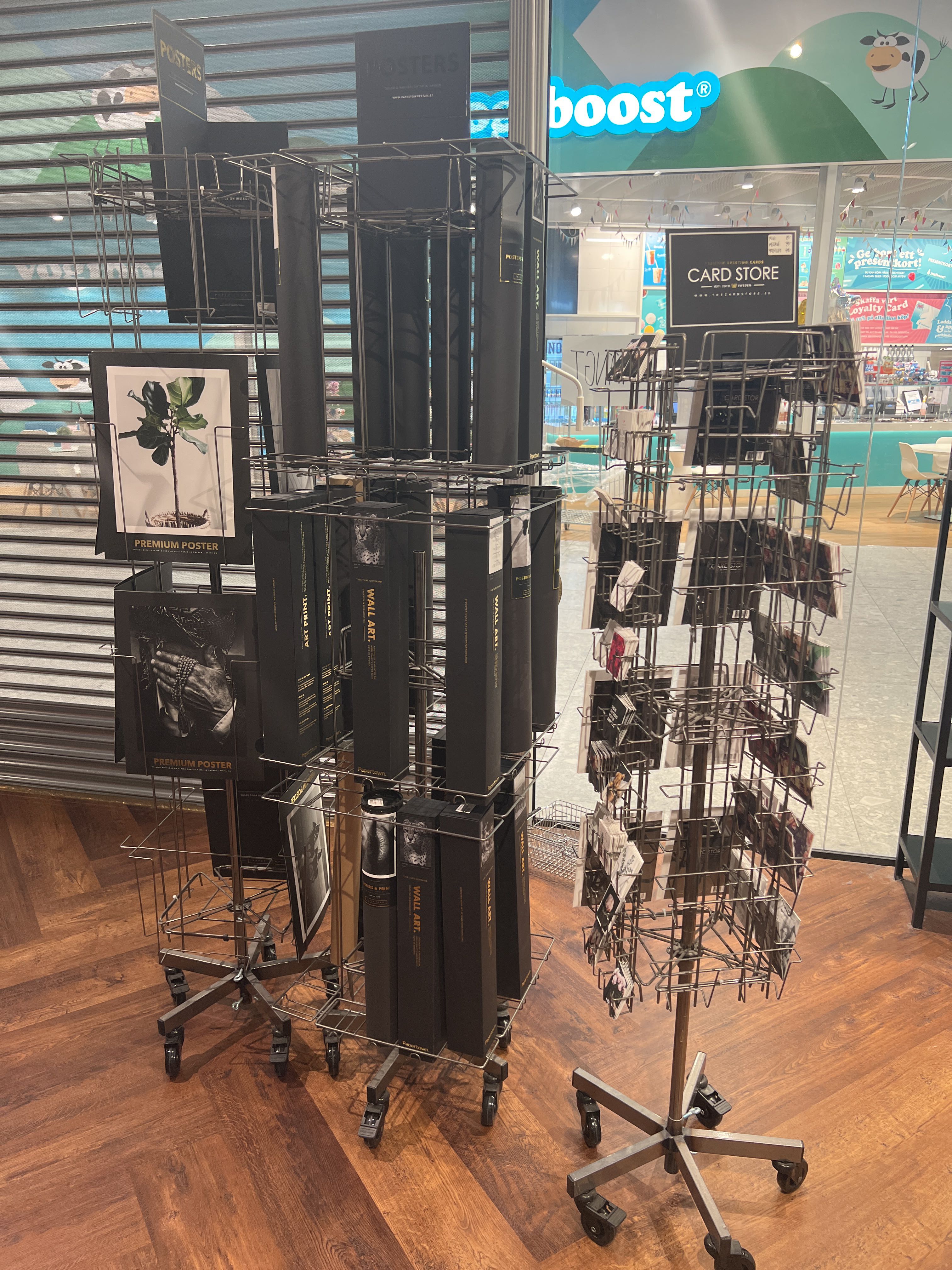 Stand with cards and posters, 3 pieces - PS Auction - We value the ...