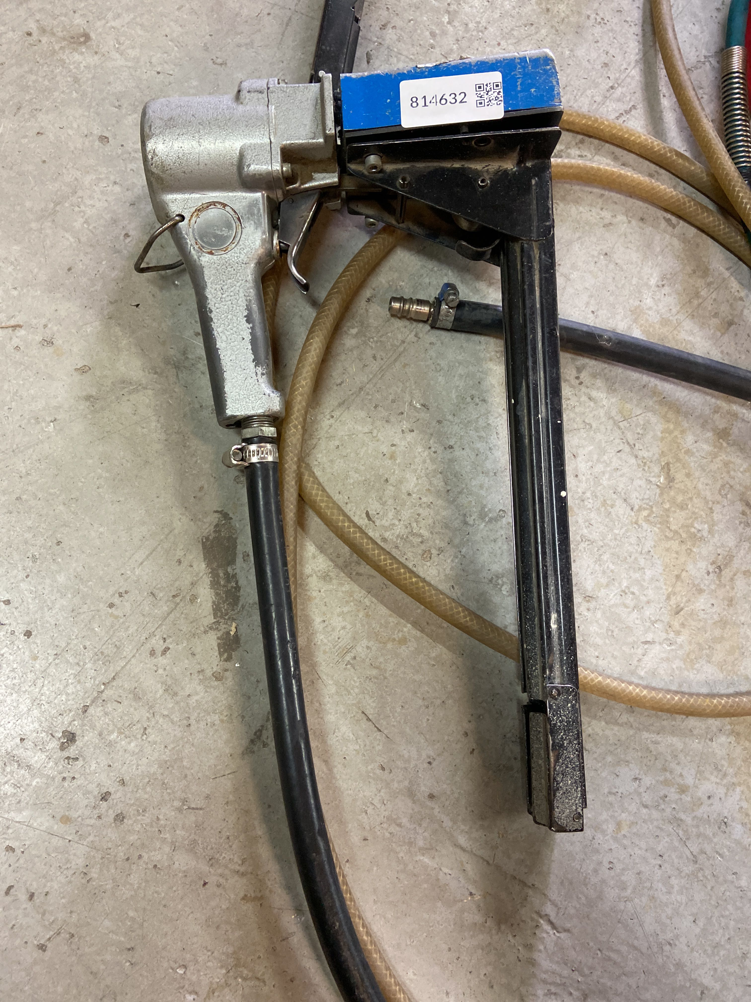 Rivet gun and staple gun - PS Auction - We value the future - Largest ...