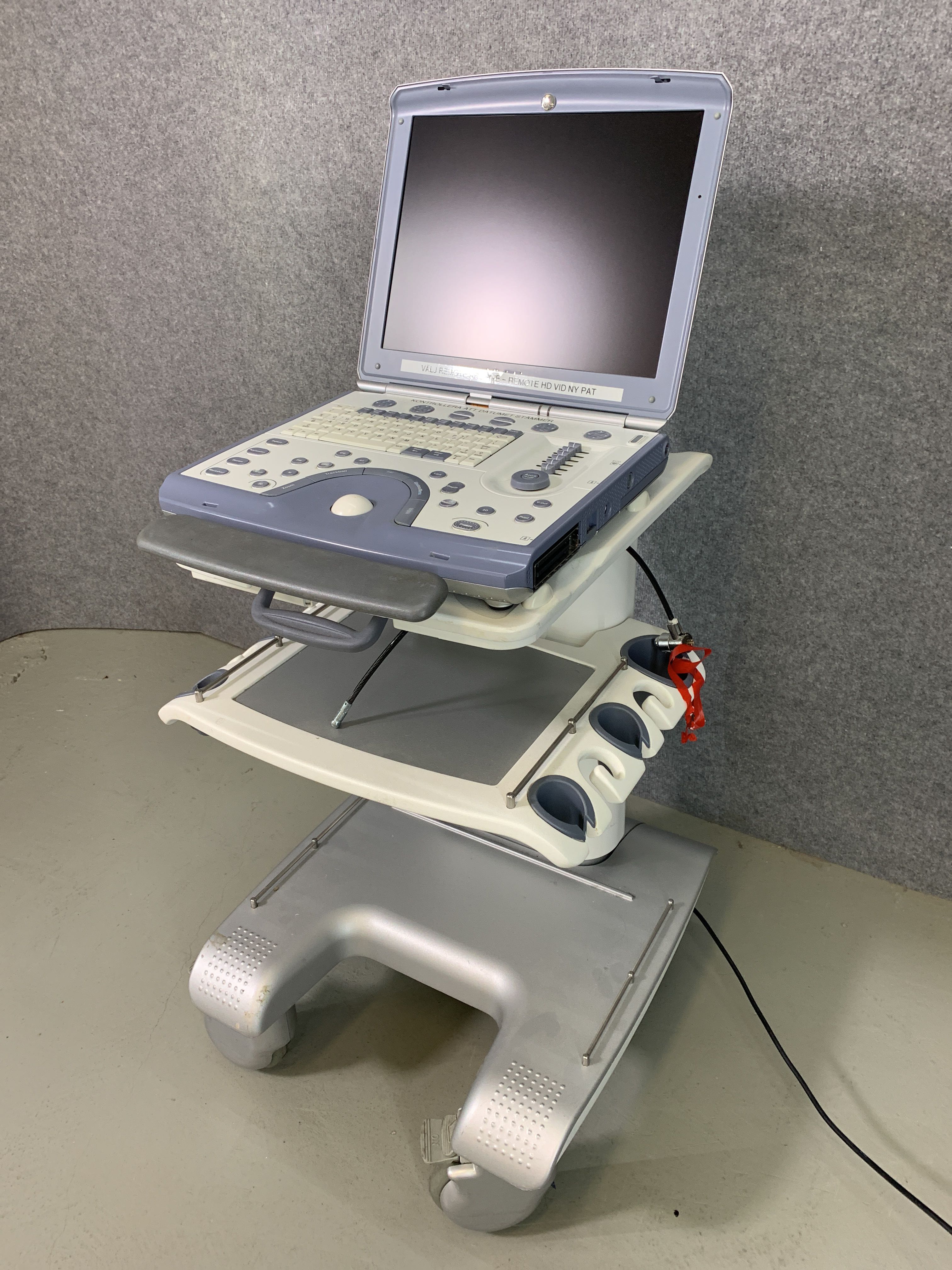 Ultrasound machine GE Healthtec Vivid in Defective screen - PS Auction ...