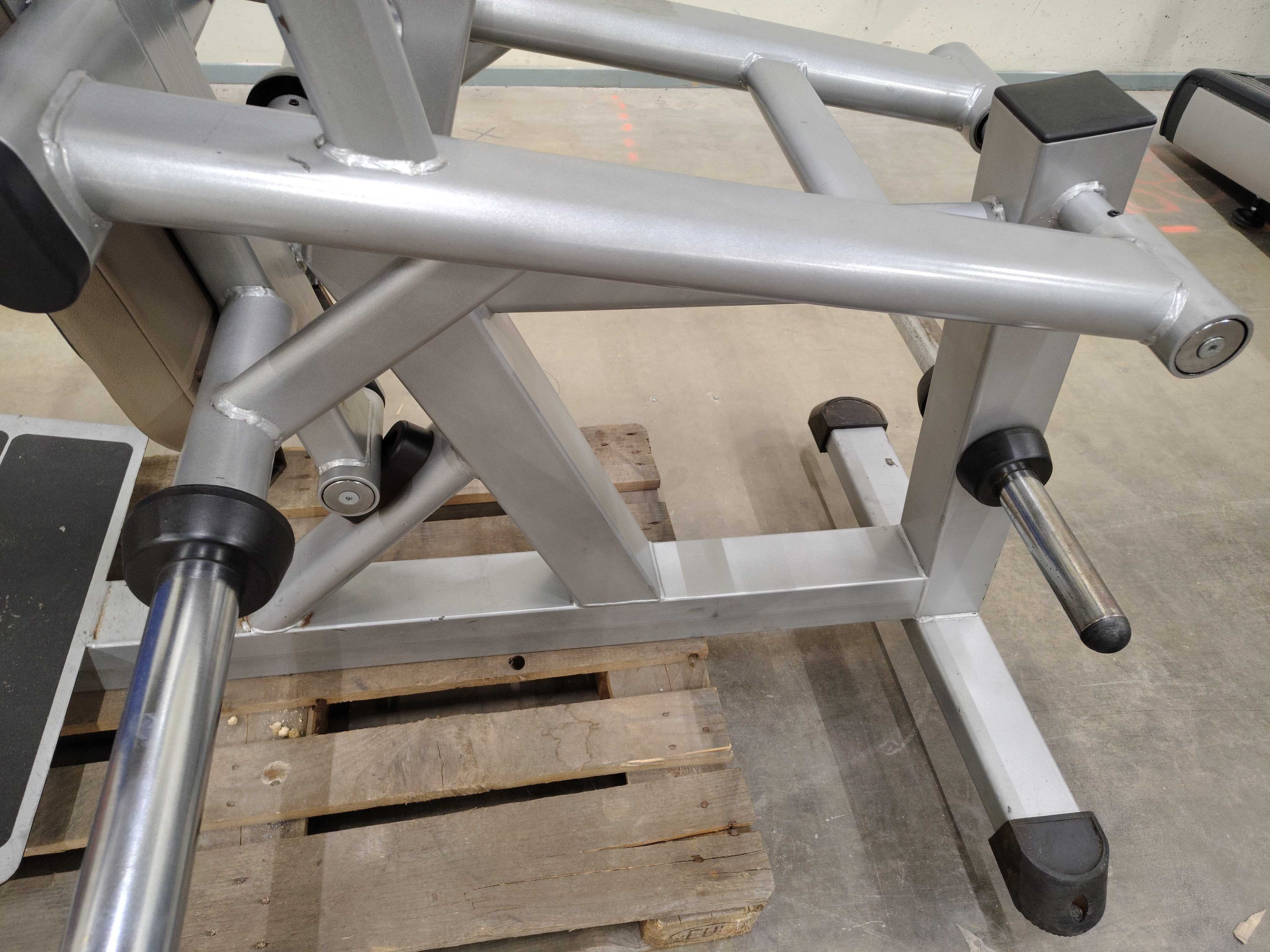 Leg press/squat machine – ISO Lever - PS Auction - We value the future ...