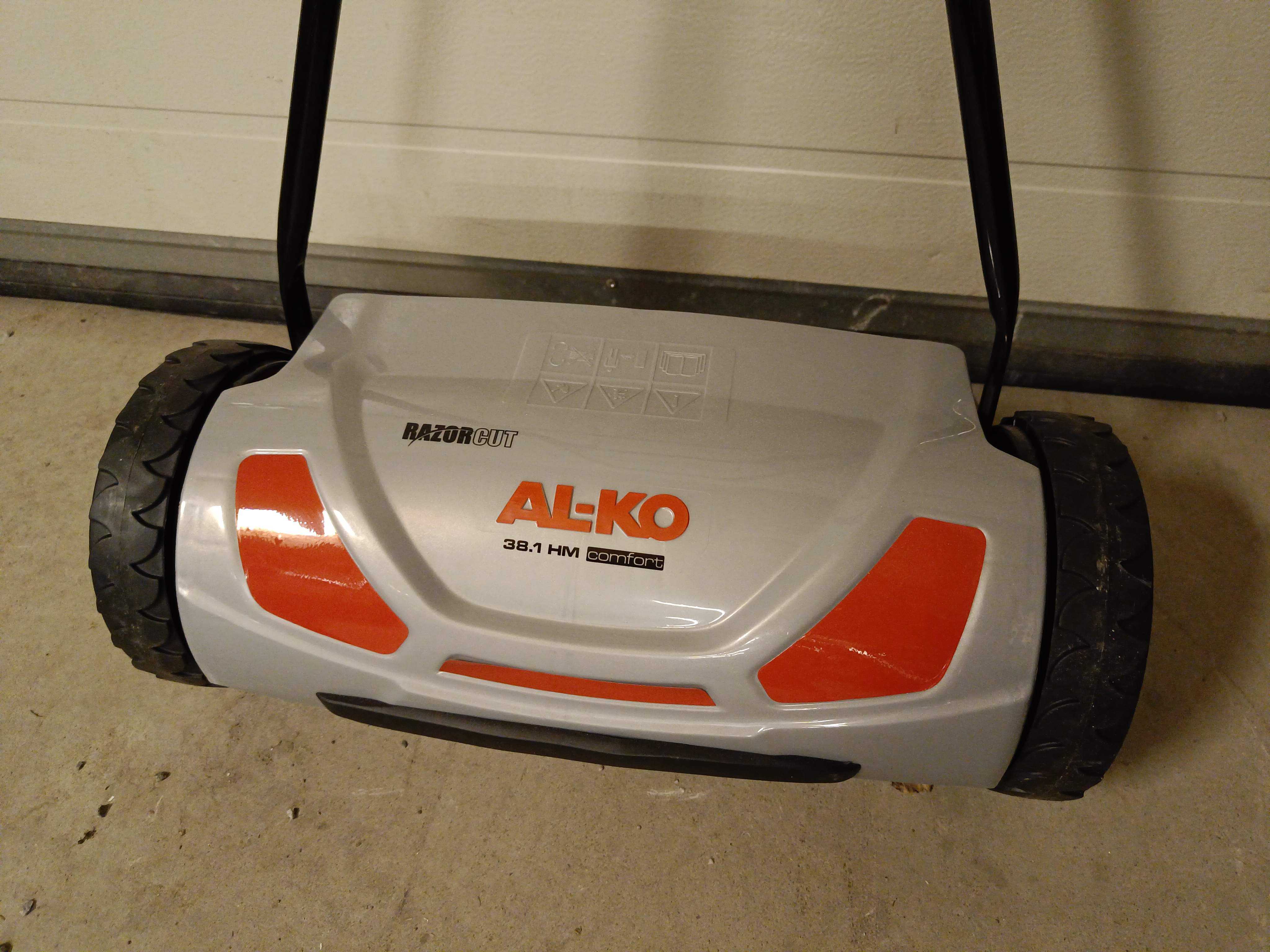 New hand-operated cylinder mower Razor Cut 38.1 Hm Comfort - PS Auction - We value the future ...