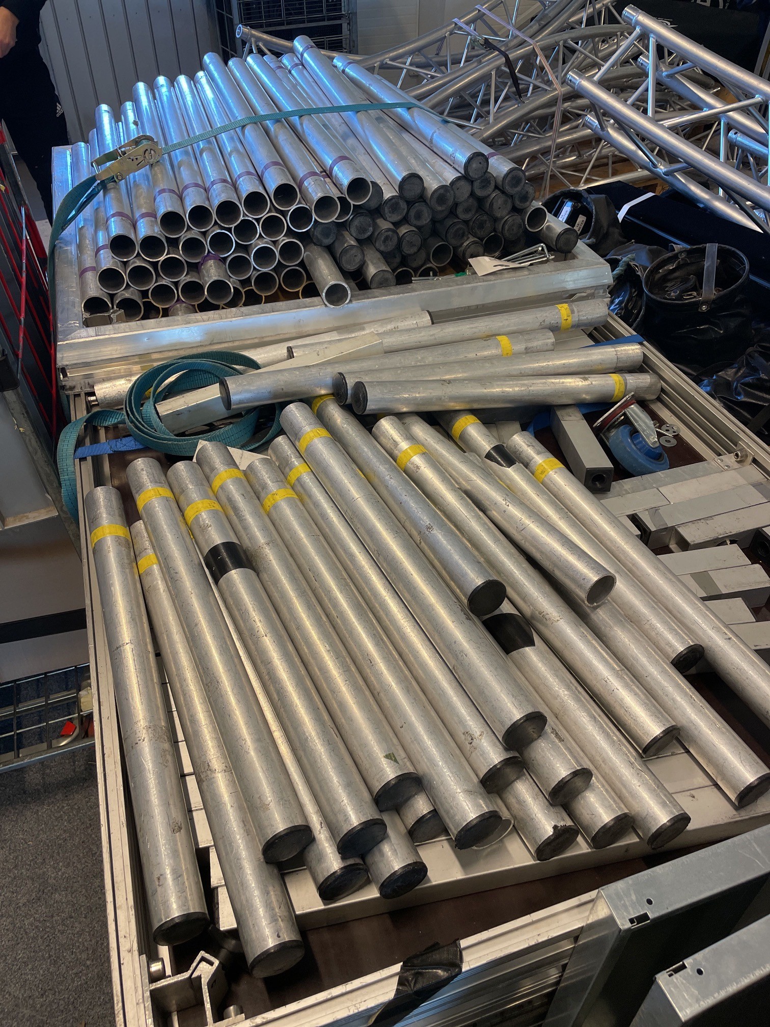 Komplett podie, ca 7 stycken om 100x200cm - Auktioner online ...