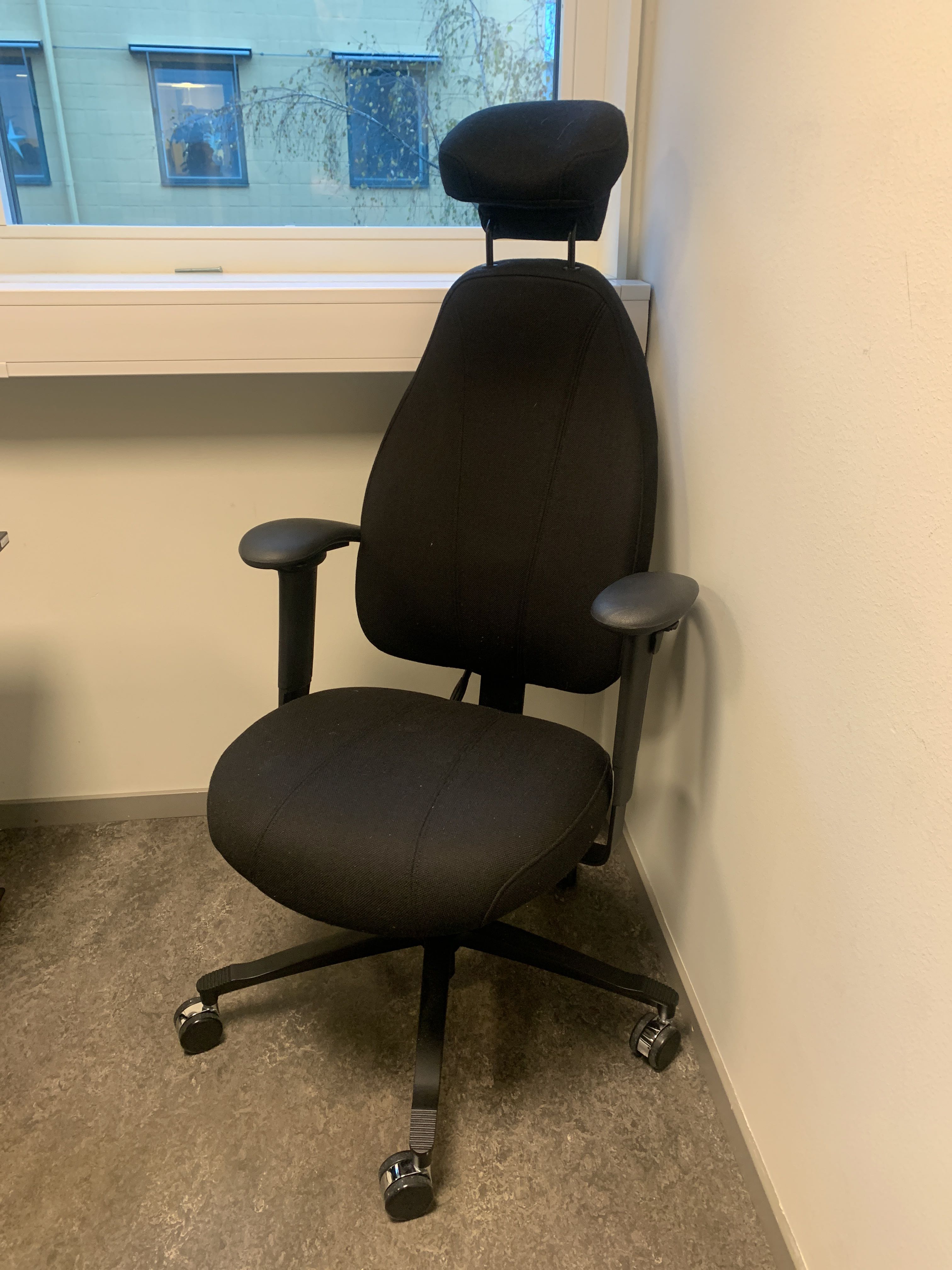 Office furniture: Electric raise/lower desk LANAB, ergonomic office ...