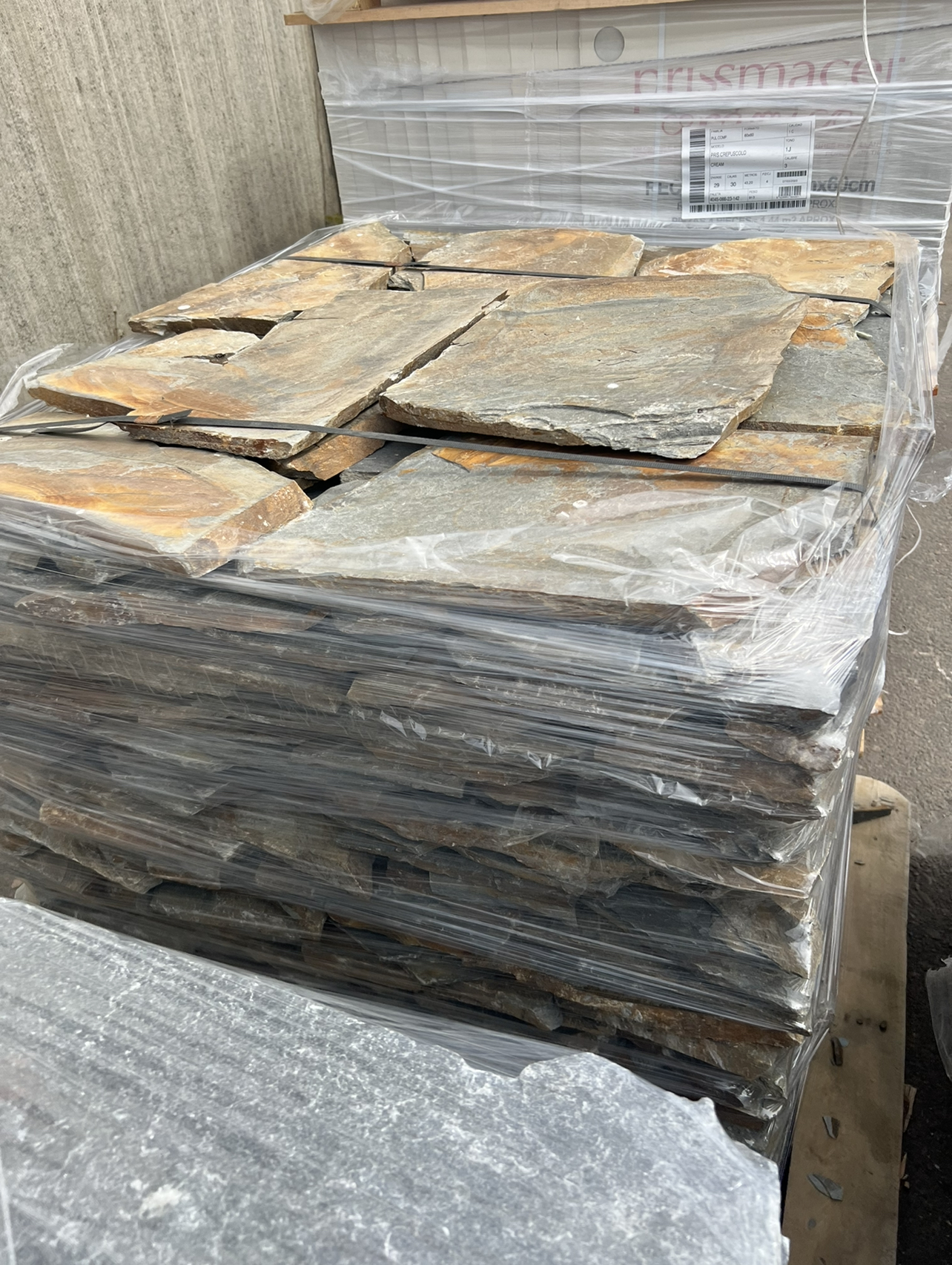 Spanish slate 100 square meters - PS Auction - We value the future ...