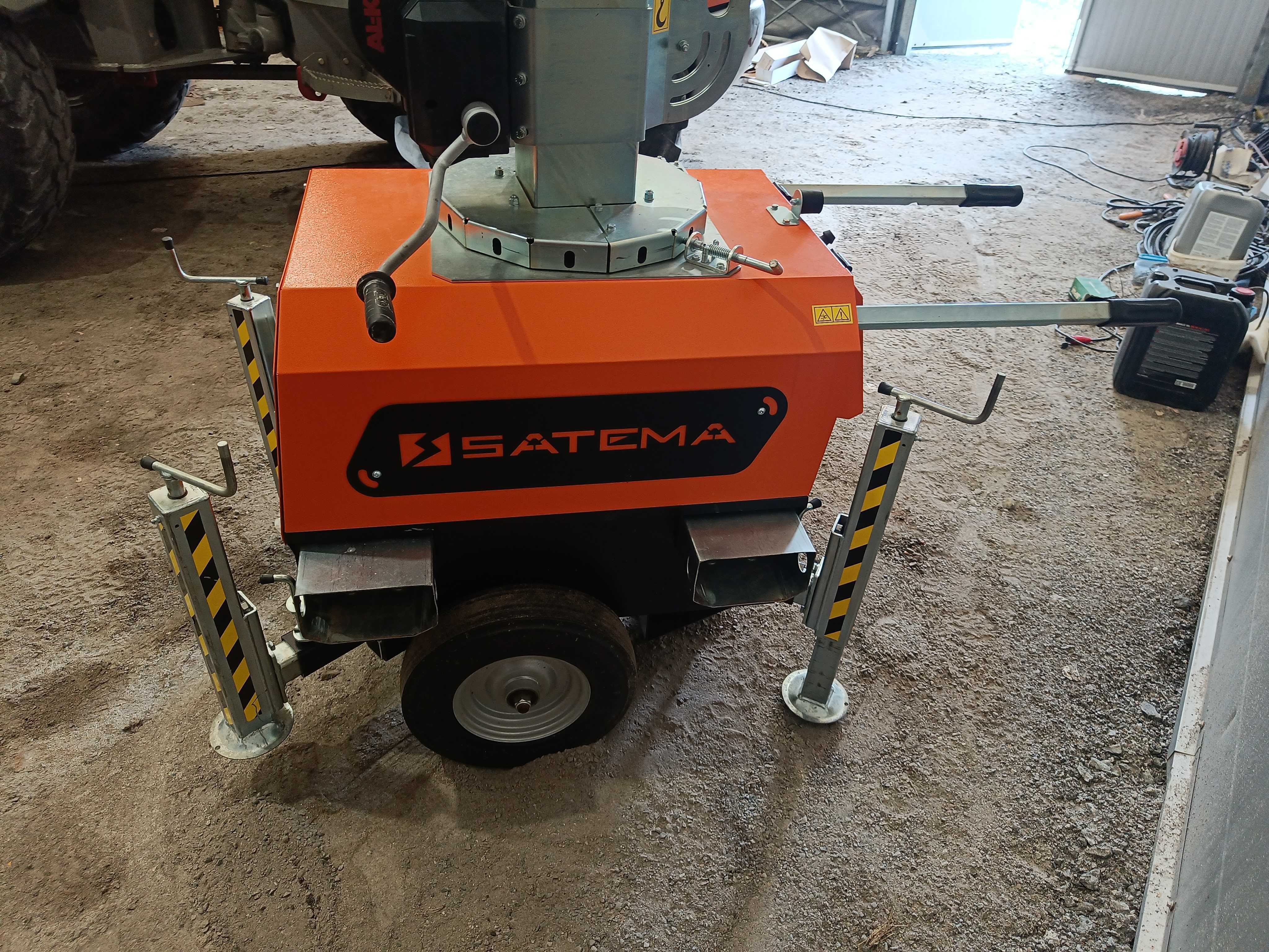 Lighting mast Satema X-Chain -2021 - PS Auction - We value the future ...