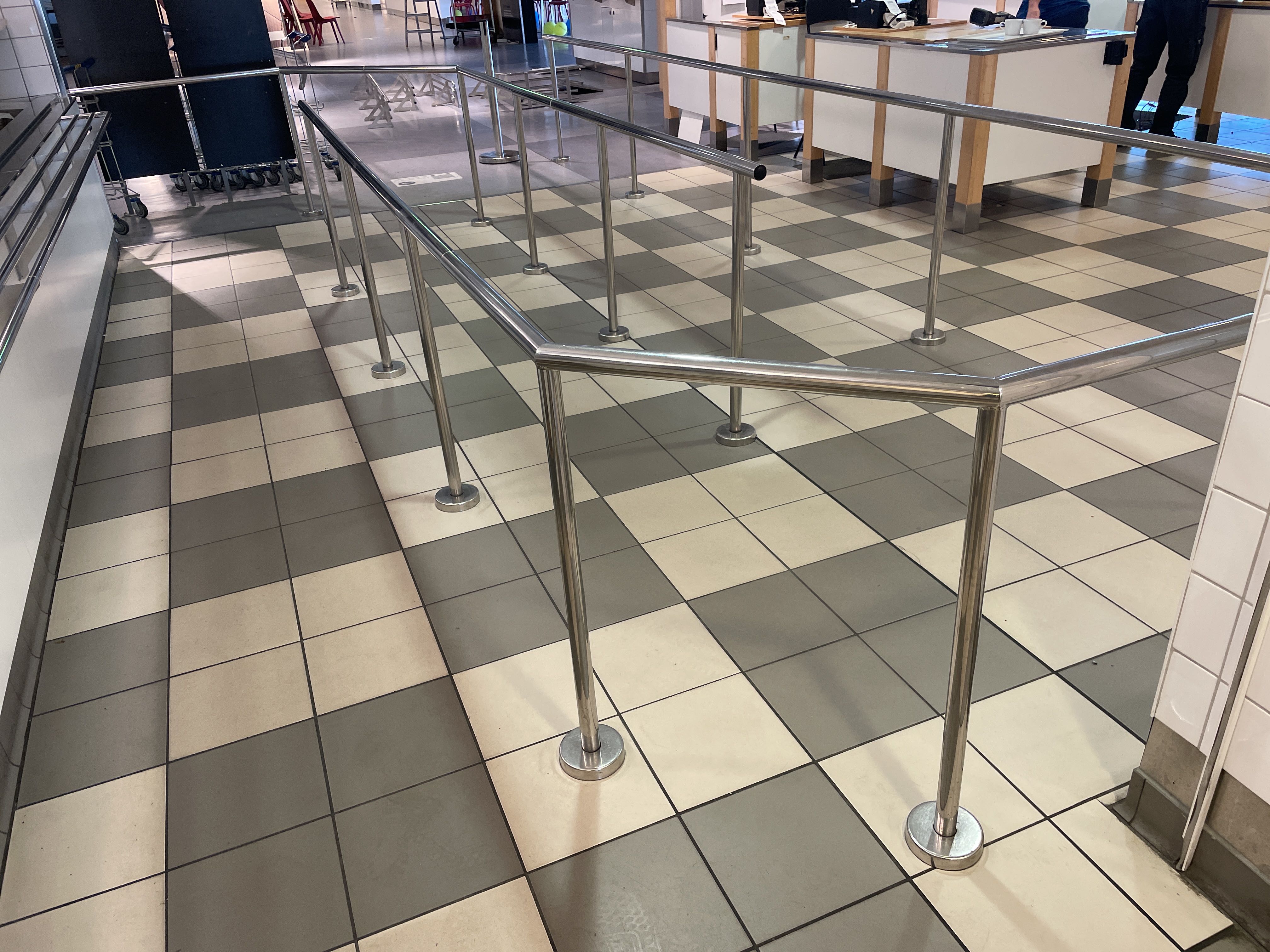 Stainless steel railings from queue systems - PS Auction - We value the ...