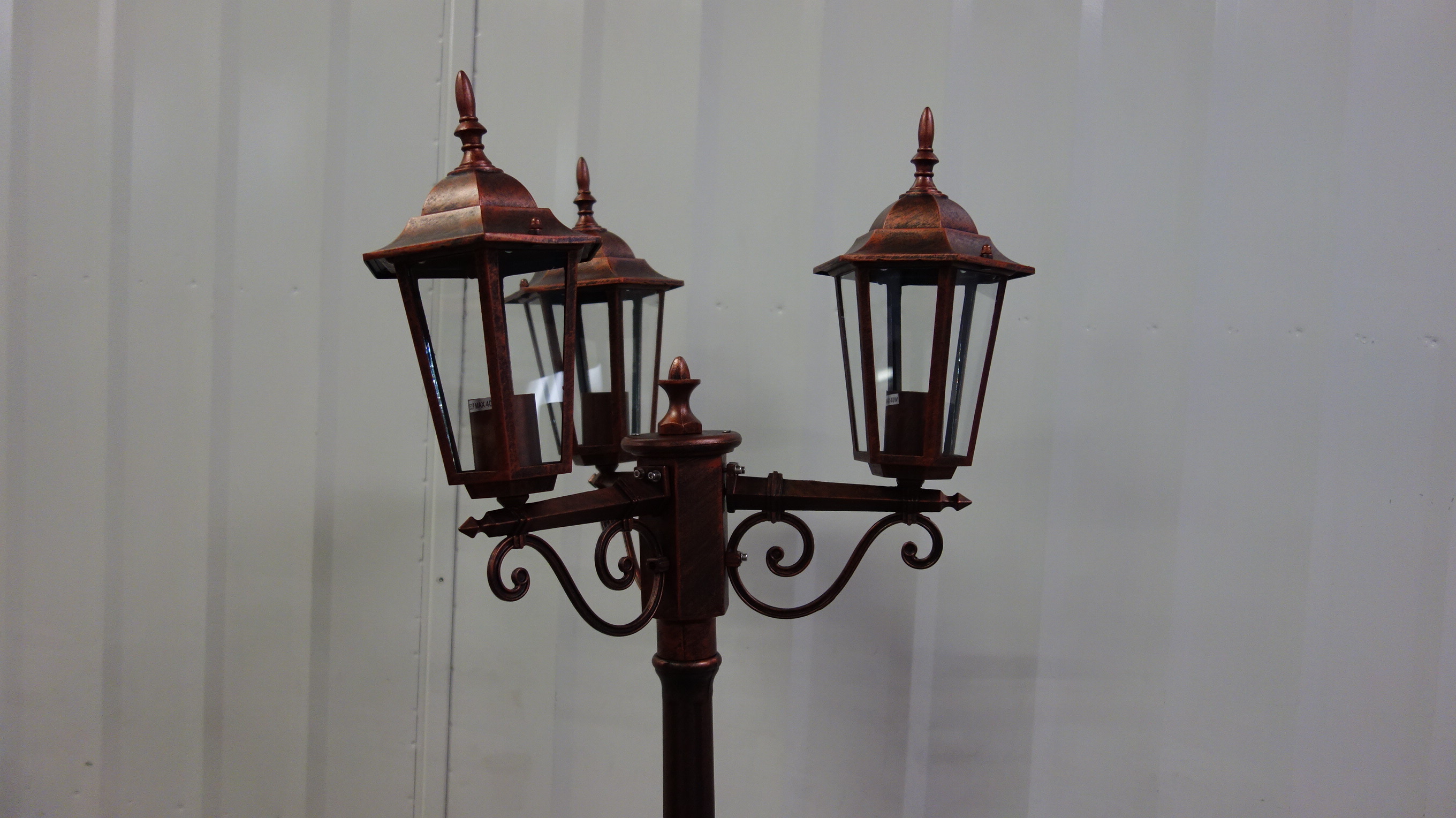 Lyktstolpe 3-armad, Röd 3x40W - Auktioner online - Nätauktioner ...