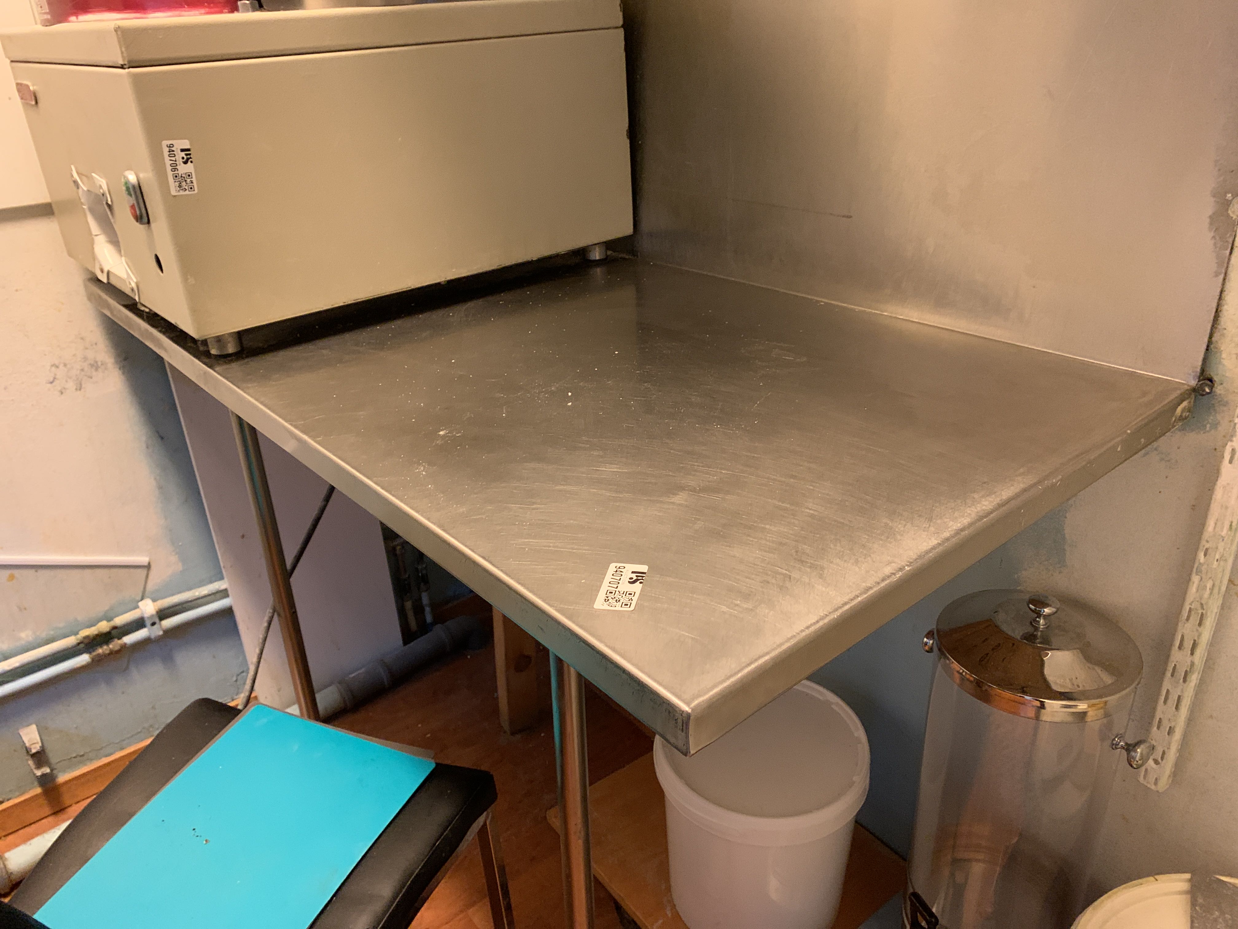 Work bench in stainless steel with high splash protection, wall mounted ...