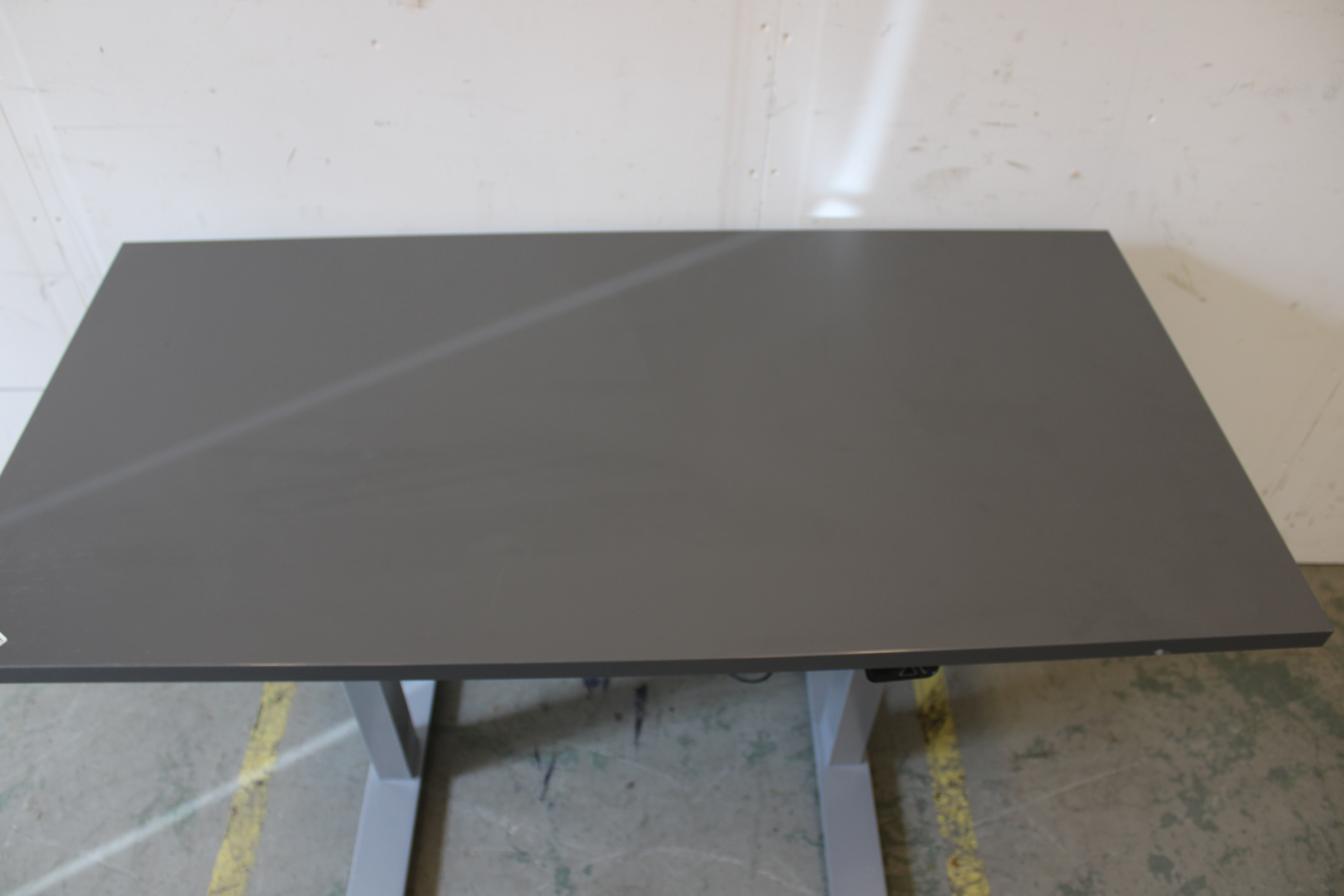 Raised and lowerable desk Electric table - PS Auction - We value the ...