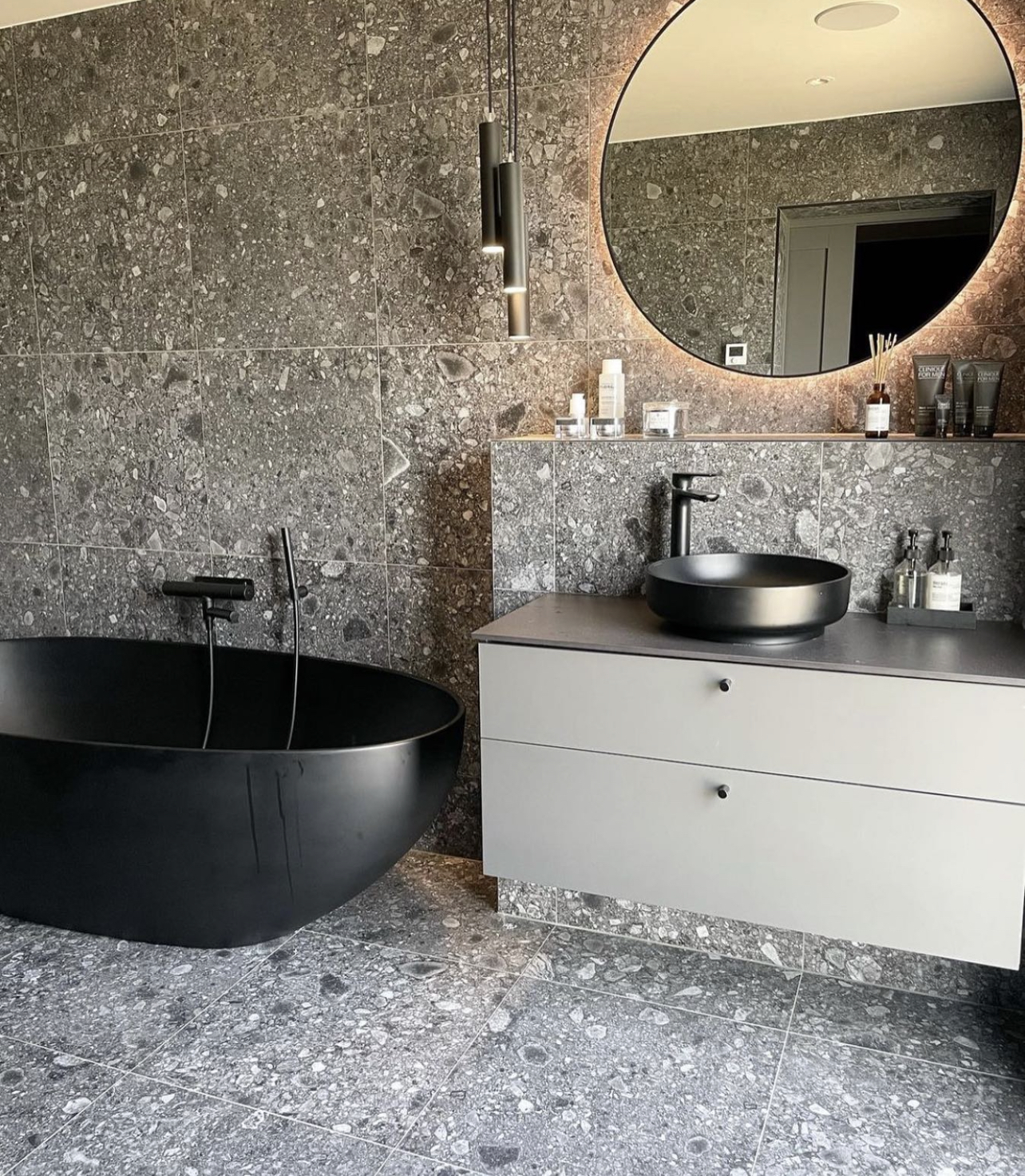 Spanish granite ceramics 50 square meters - PS Auction - We value the ...