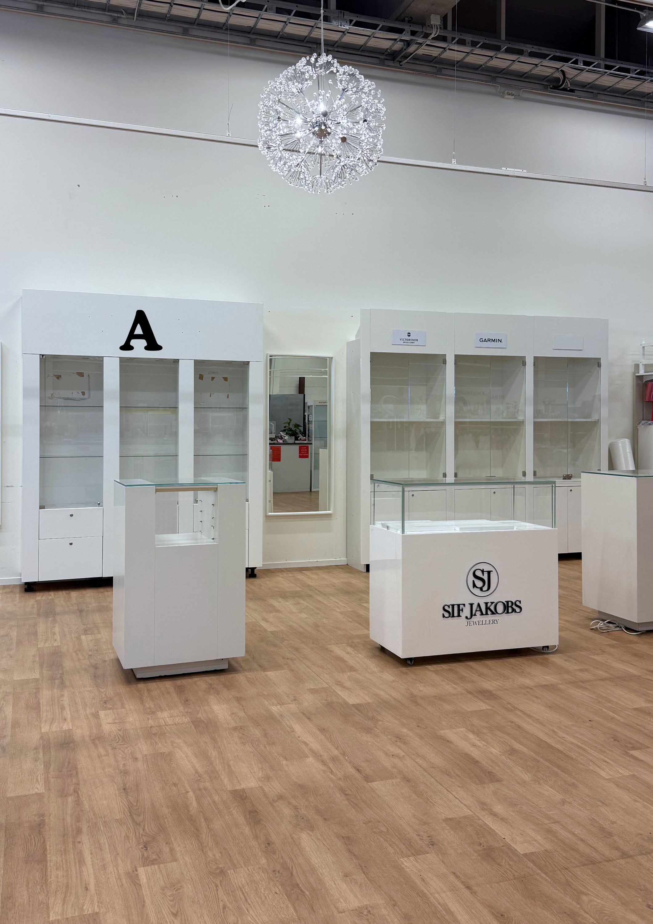 Glass/ display cabinet - PS Auction - We value the future - Largest in ...