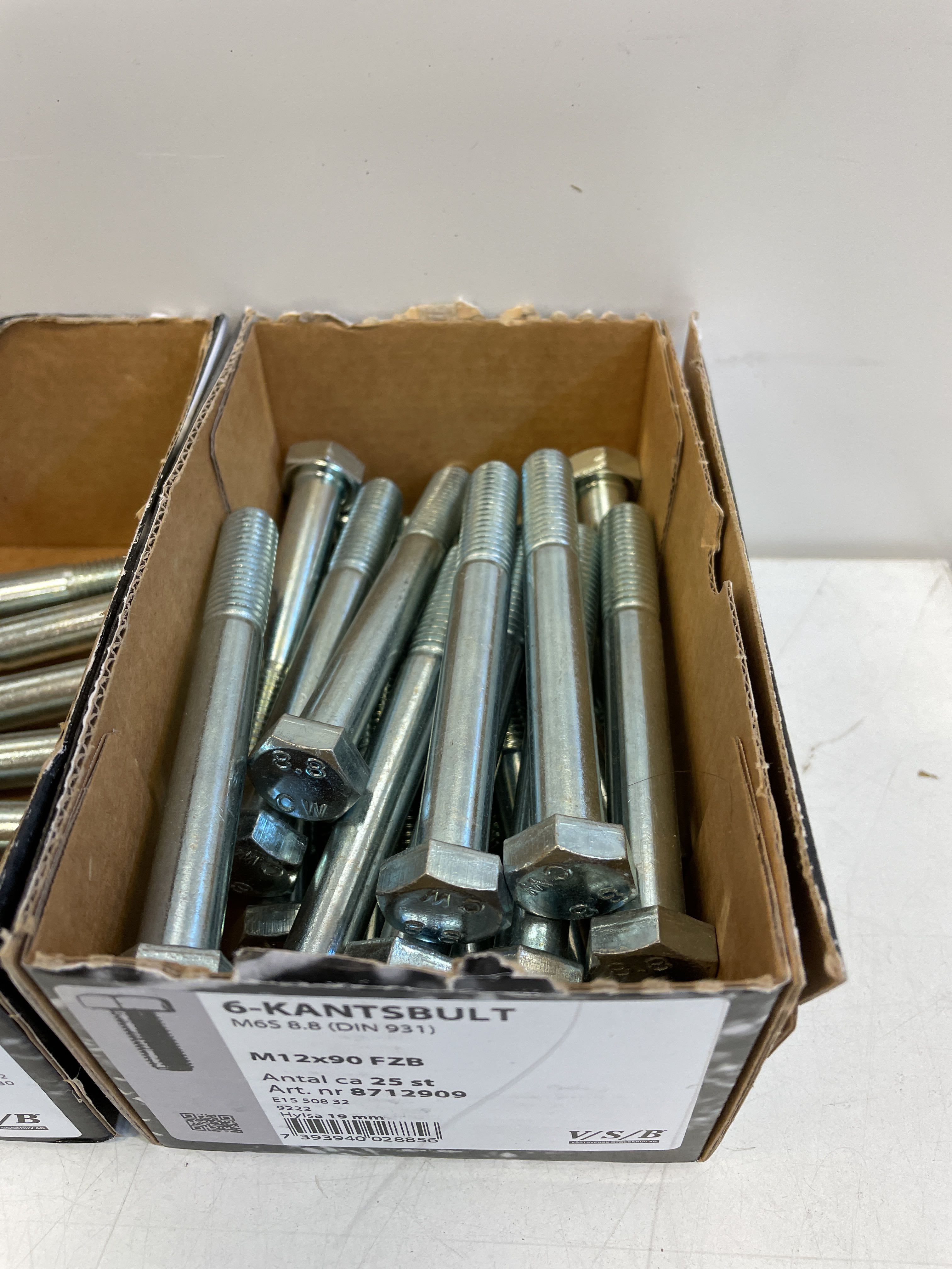 Bult, muttrar & brickor - Auktioner online - Nätauktioner ...