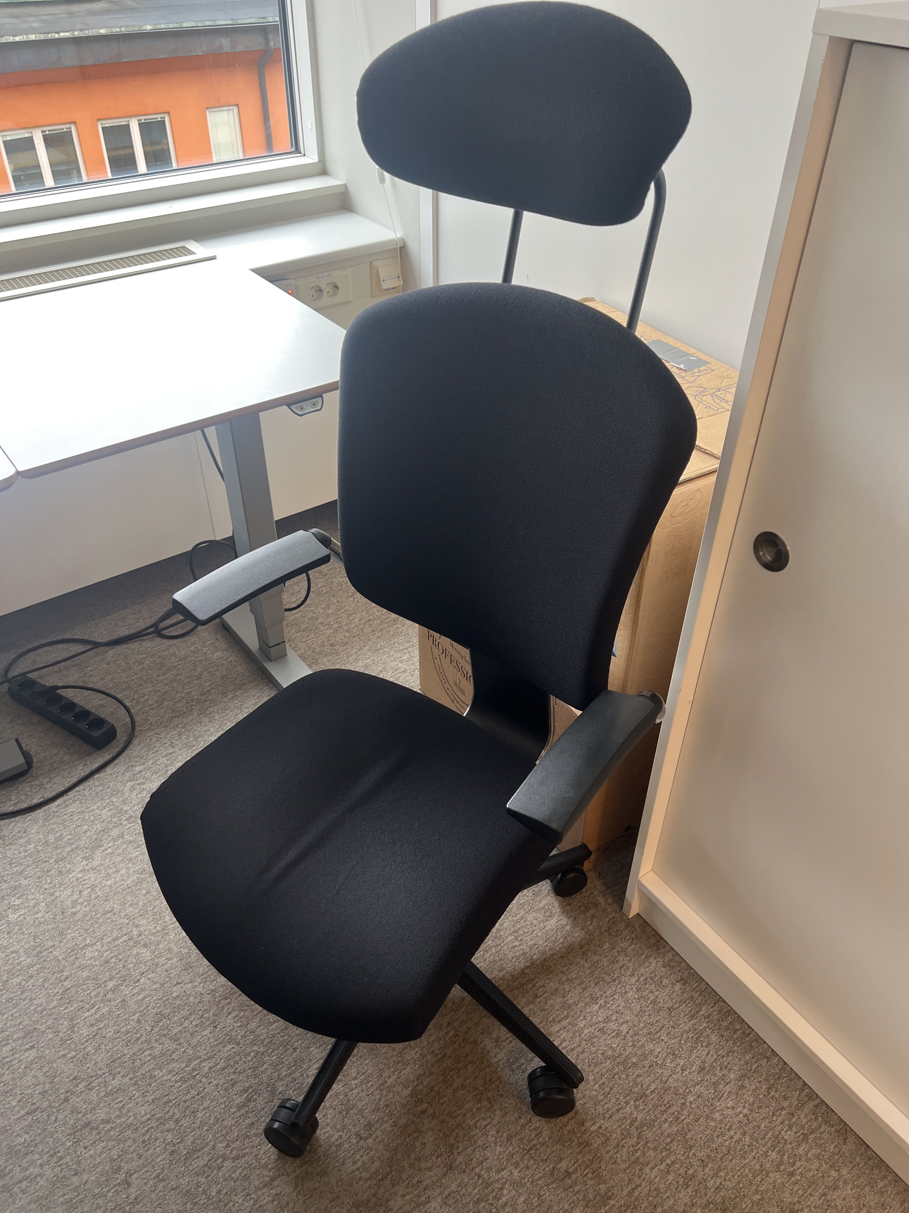 Office workplace - Desk, cabinet & chair - PS Auction - We value the ...