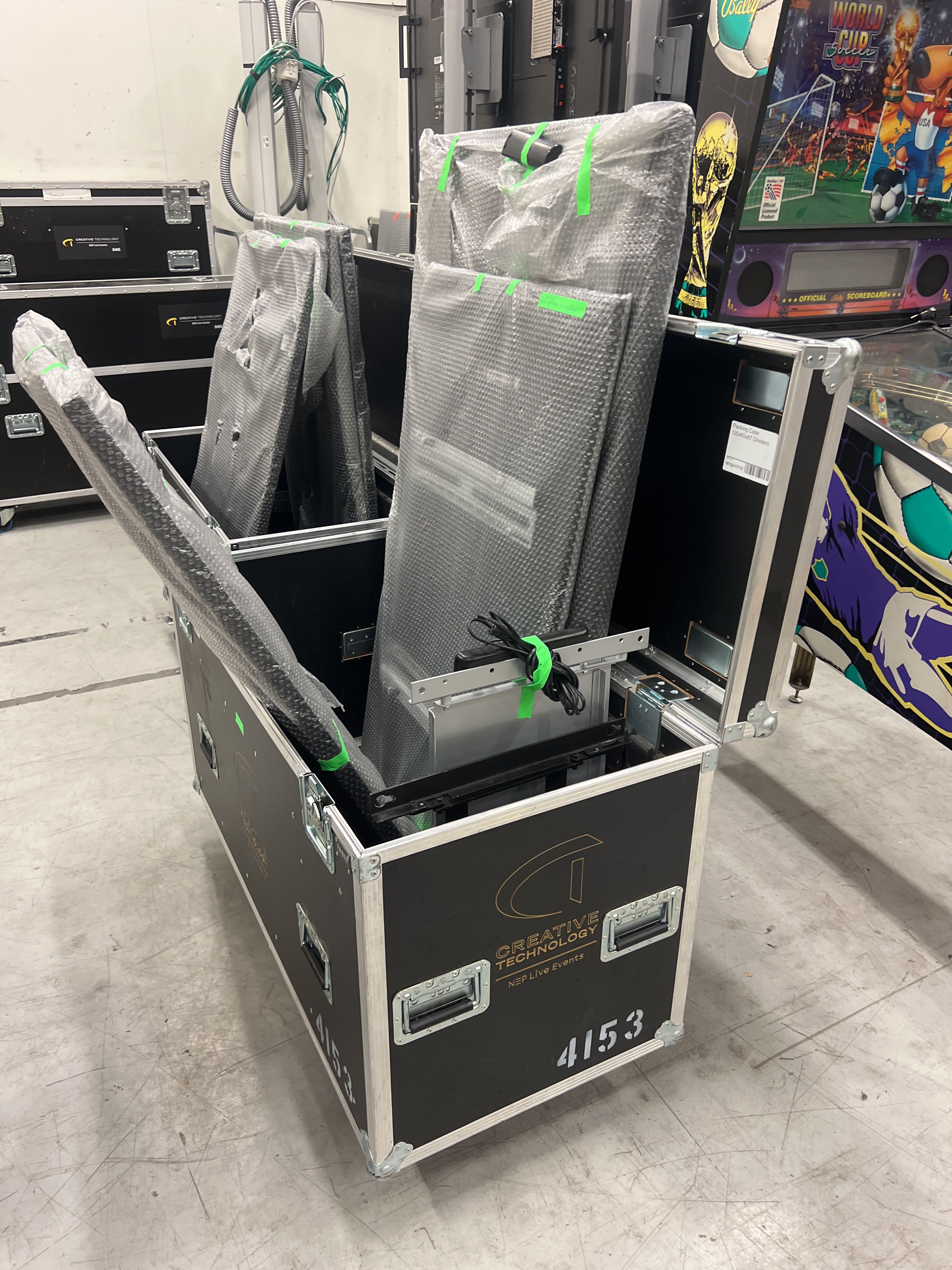 Screens 3 pcs with transport box - LG, Samsung and NEC - PS Auction ...