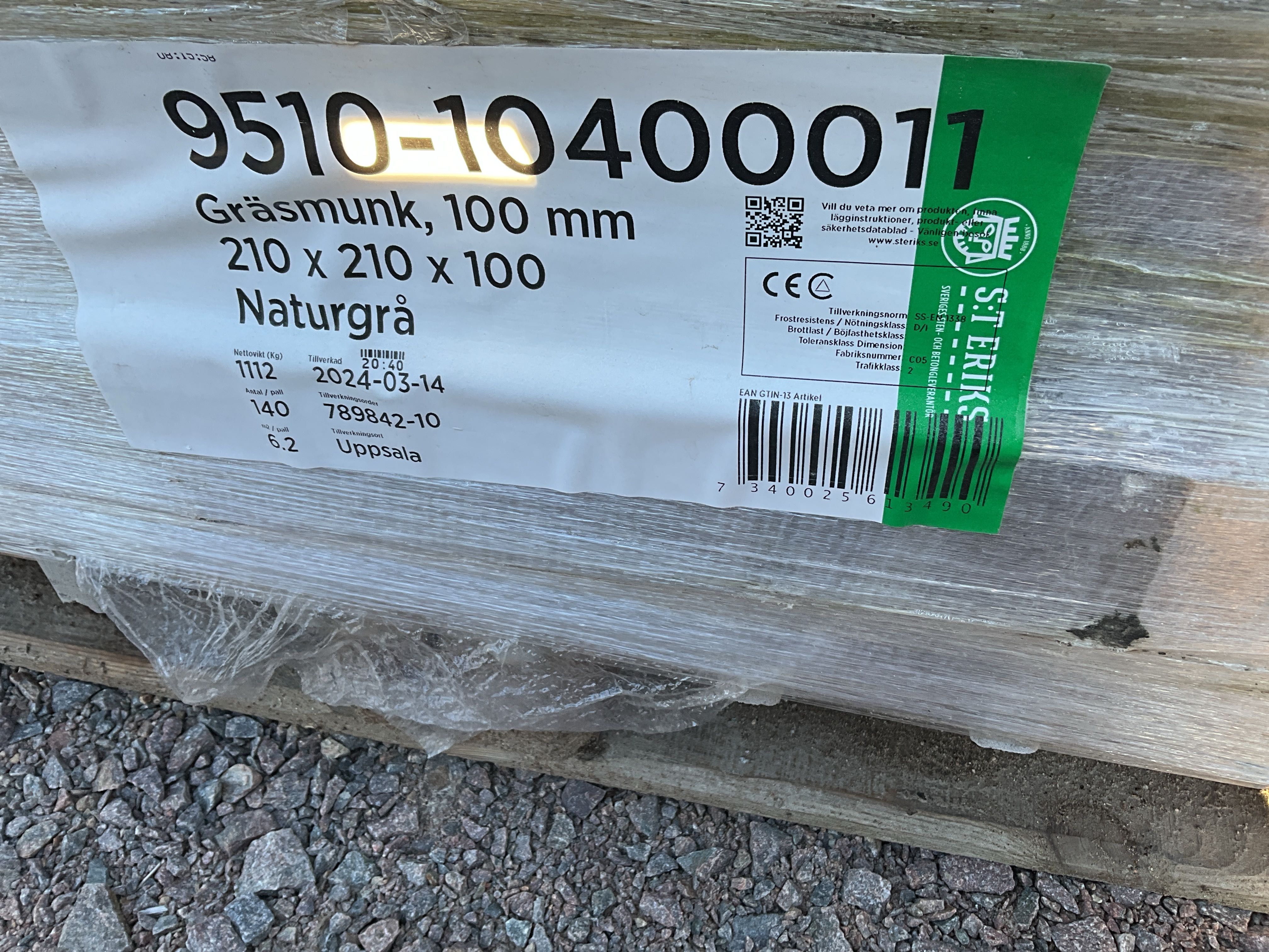 Stool with Natural Grey Grasshopper 100 mm - PS Auction - We value the ...