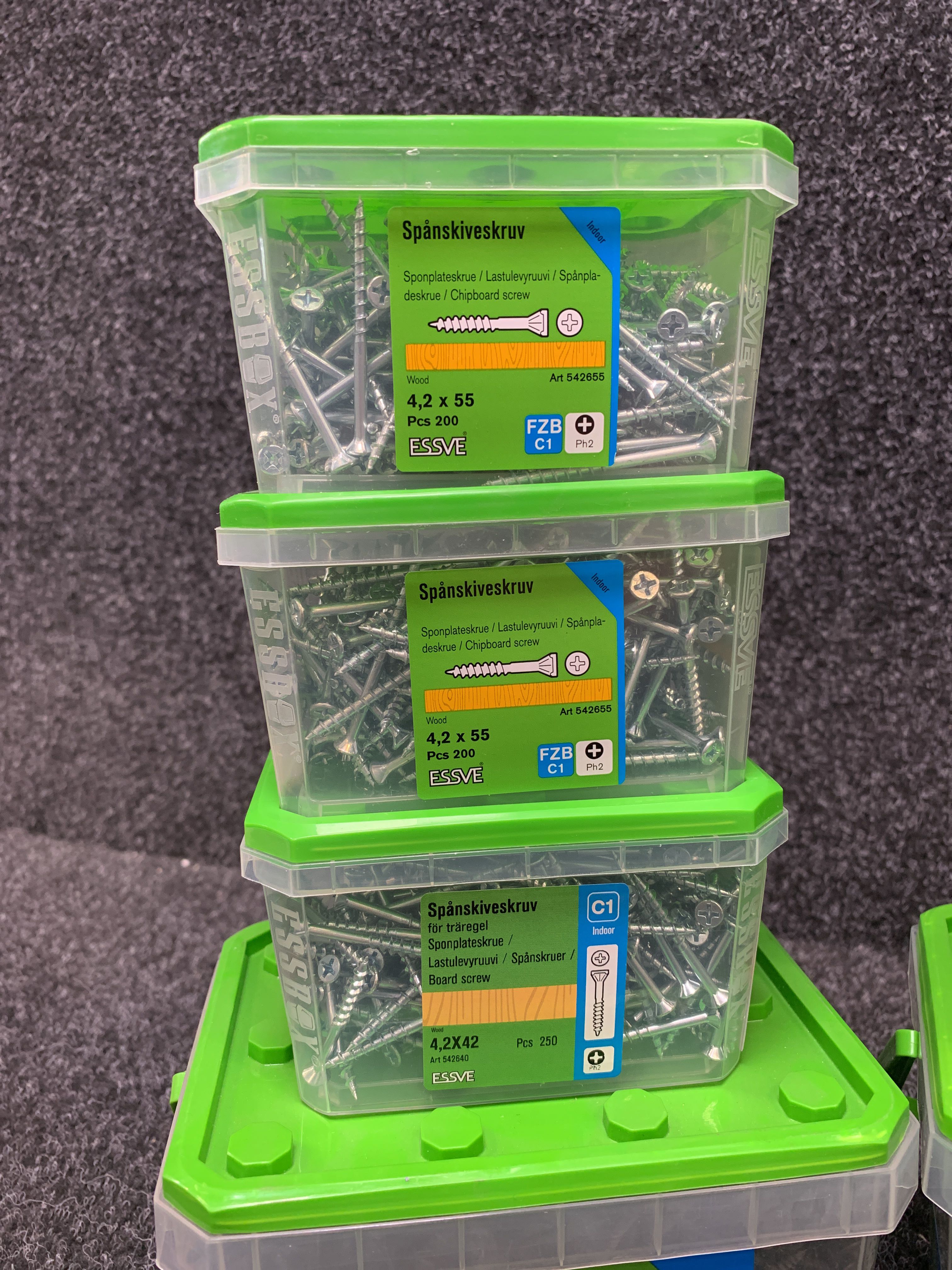 Sortiment med gipsskruv & spånskiveskruv Essve - Auktioner online ...