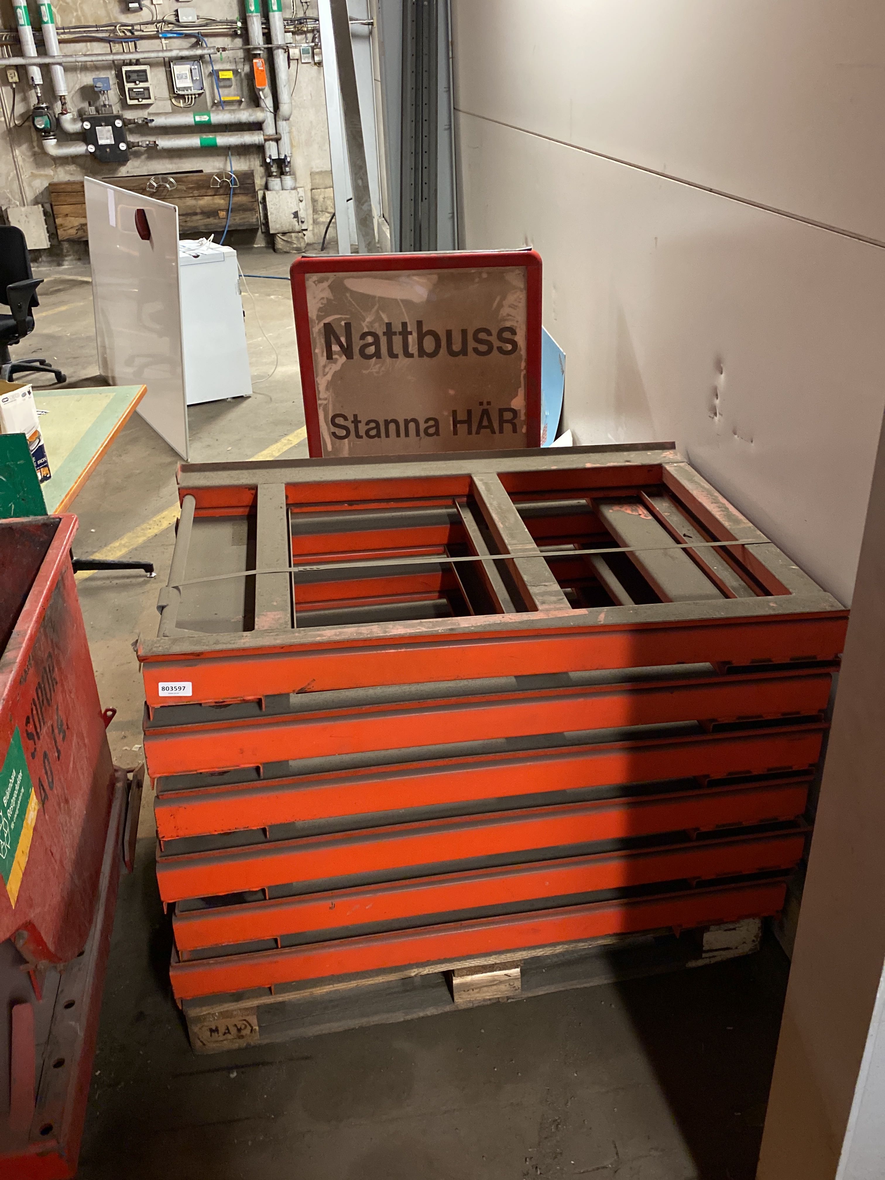 Pull-out unit for pallets, 6 pcs - PS Auction - We value the future ...