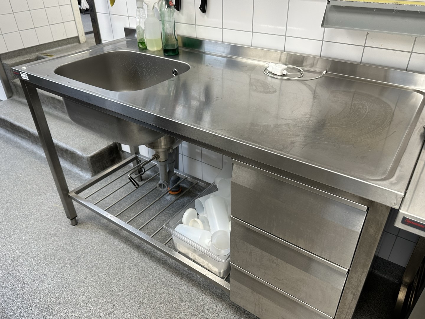 Rostfri diskbänk med ho och 3 lådor Novameta - Auktioner online ...