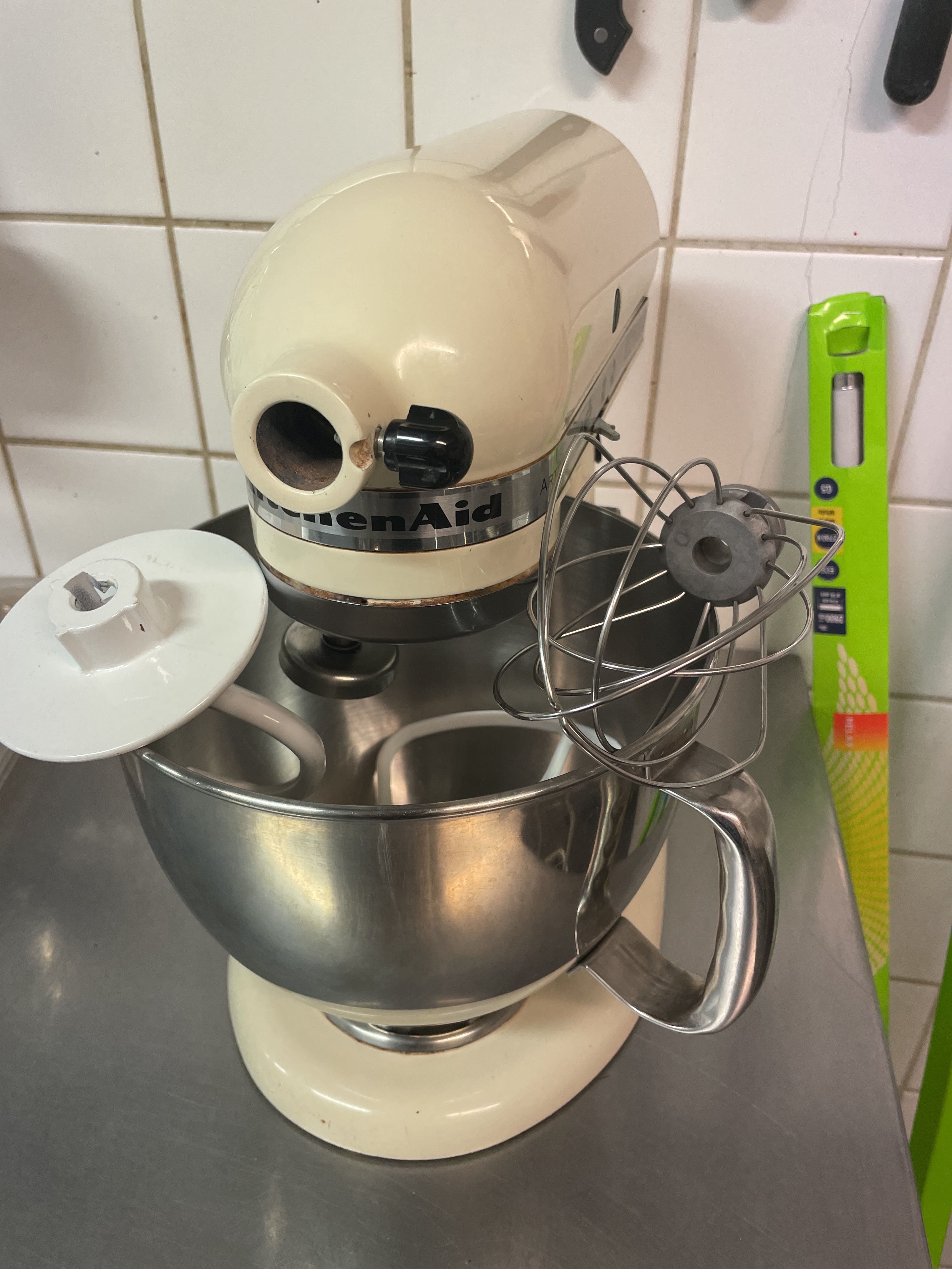 Köksassistent - Kitchen Aid Artisian 5KSM150 - Auktioner online ...