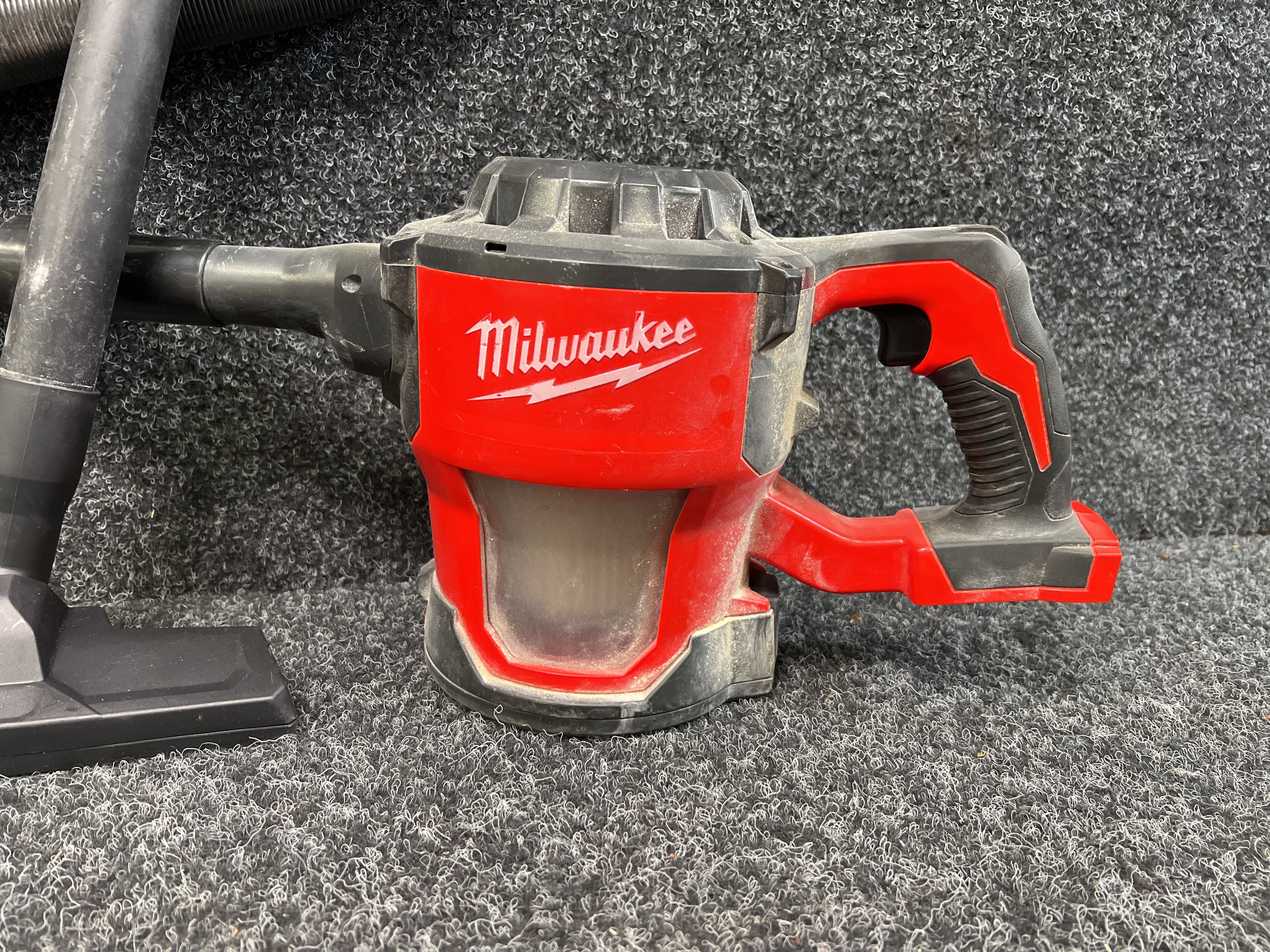 Handheld vacuum cleaner Milwaukee M18 CV - PS Auction - We value the ...