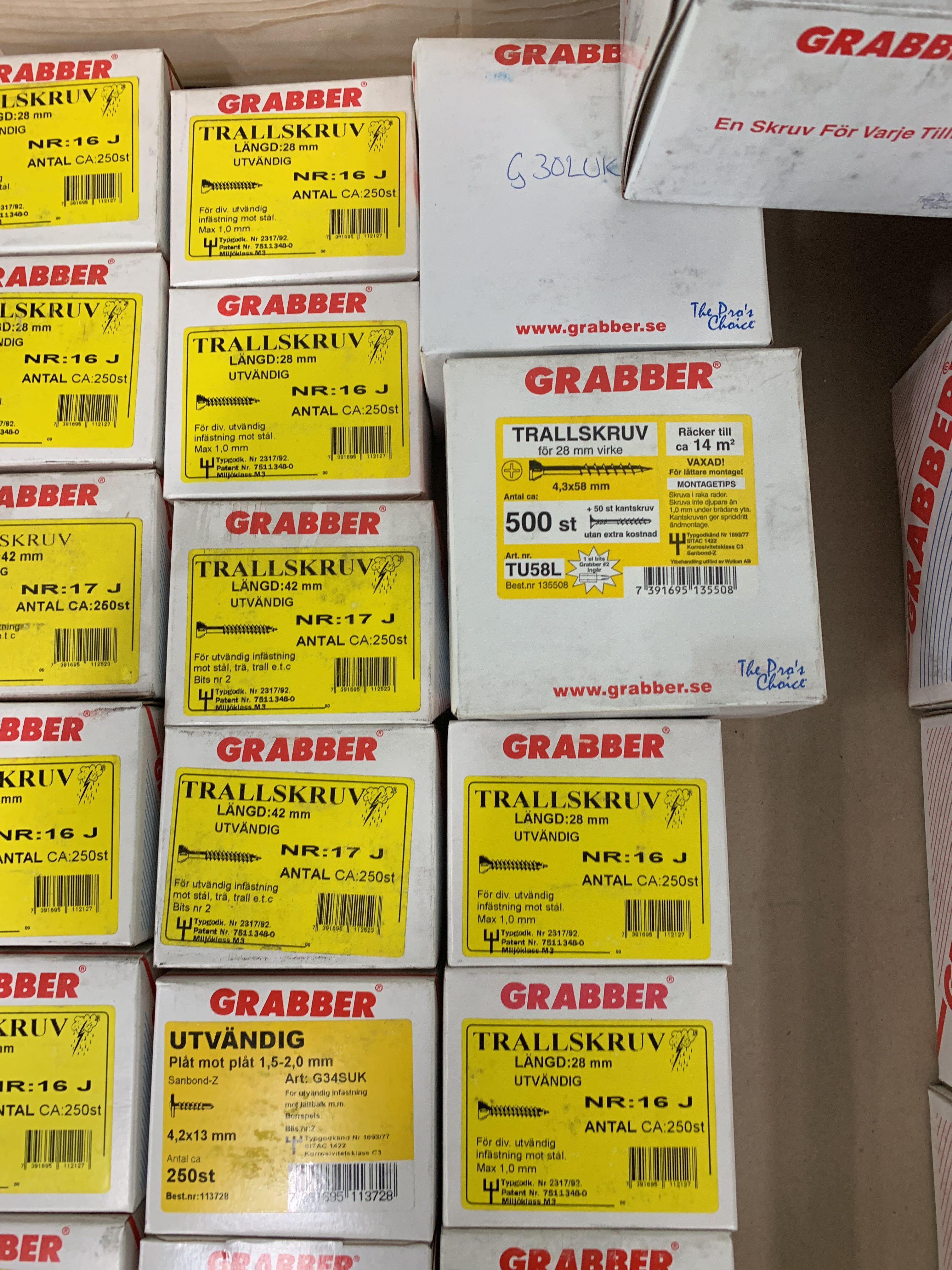 Assortment with screw, Grabber - PS Auction - We value the future ...