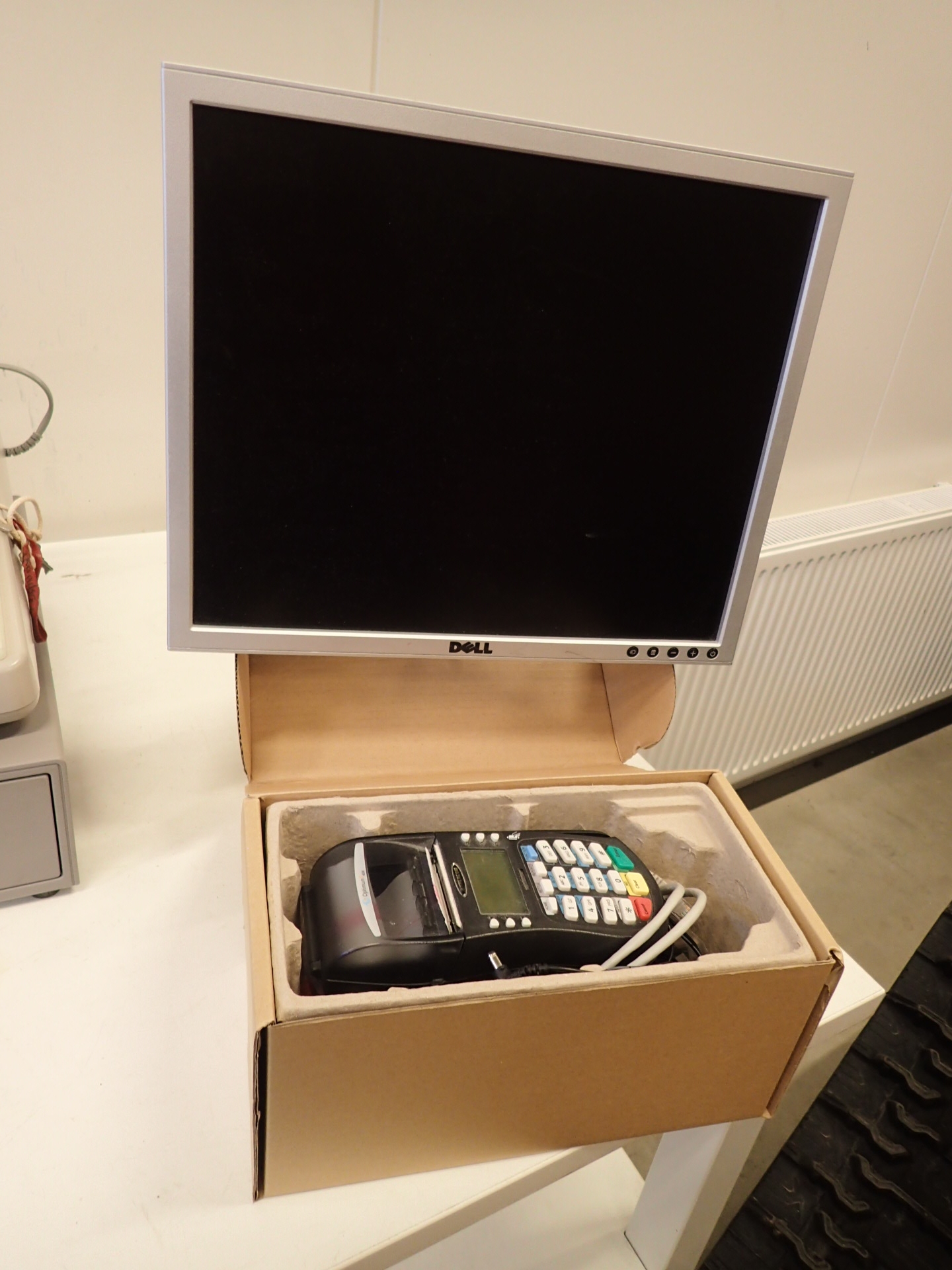 Cash register Sharp ER-A 420 with screen and payment terminal. - PS ...