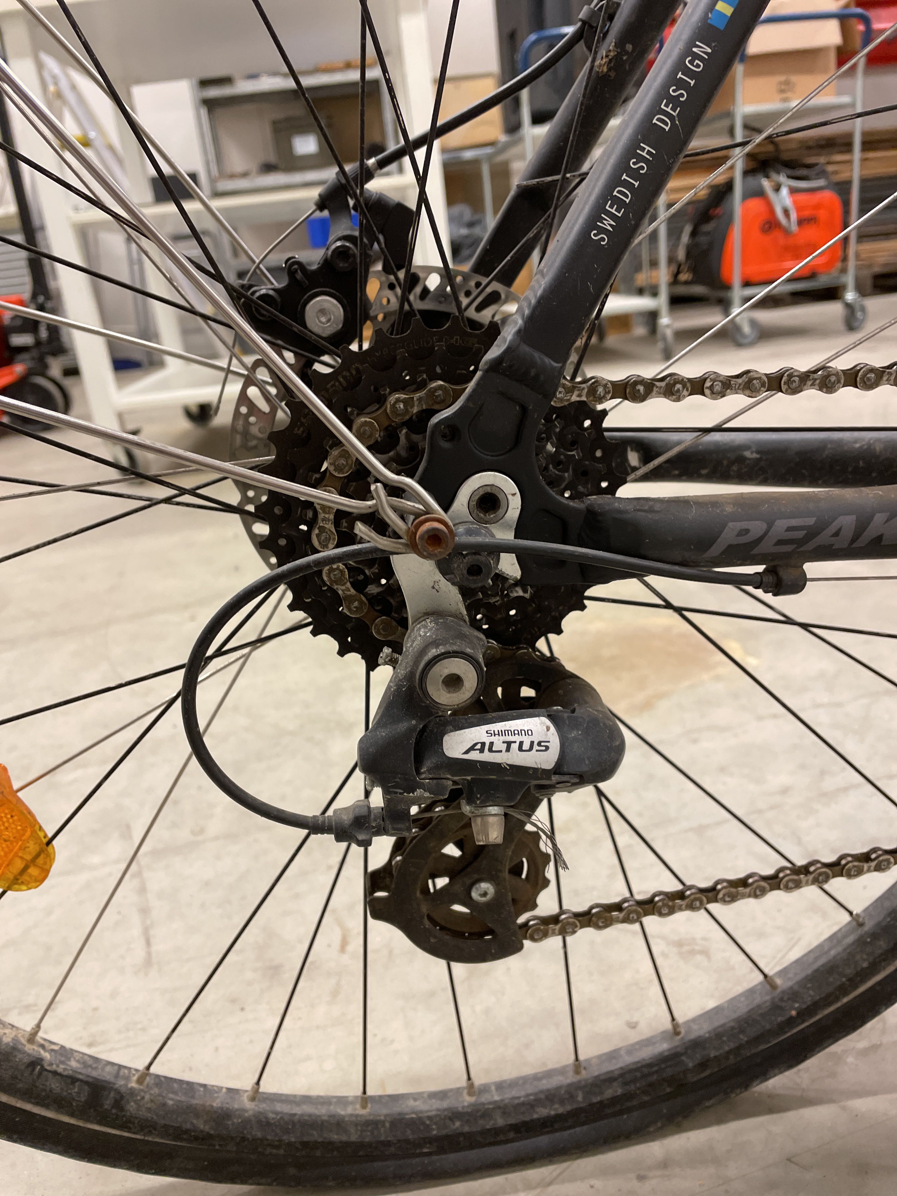 Cykel Peak Douglas. 24 växlar - Auktioner online - Nätauktioner & Konkursauktioner | PS Auction