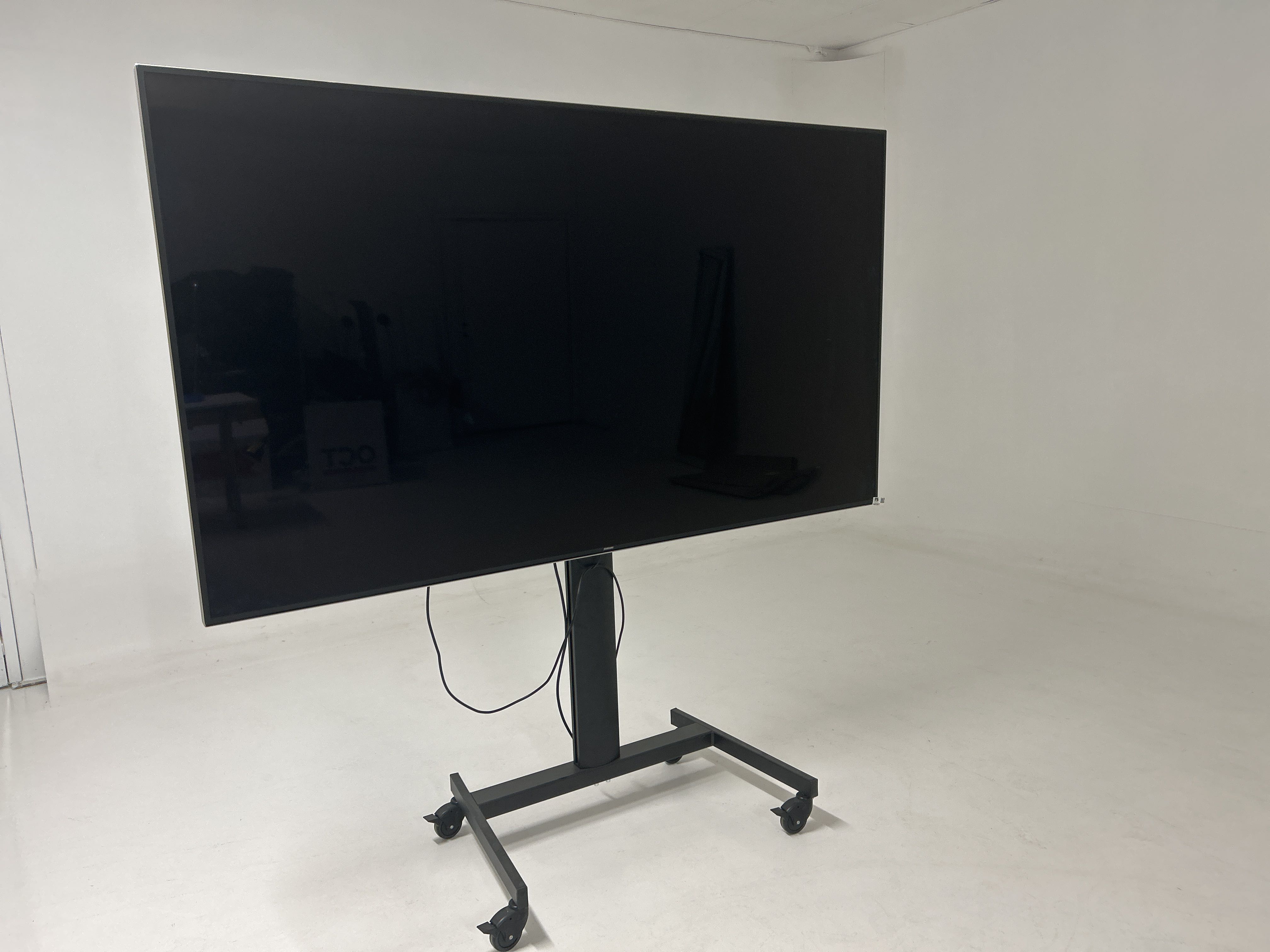 Samsung QM85D professional large-screen monitor - PS Auction - We value ...
