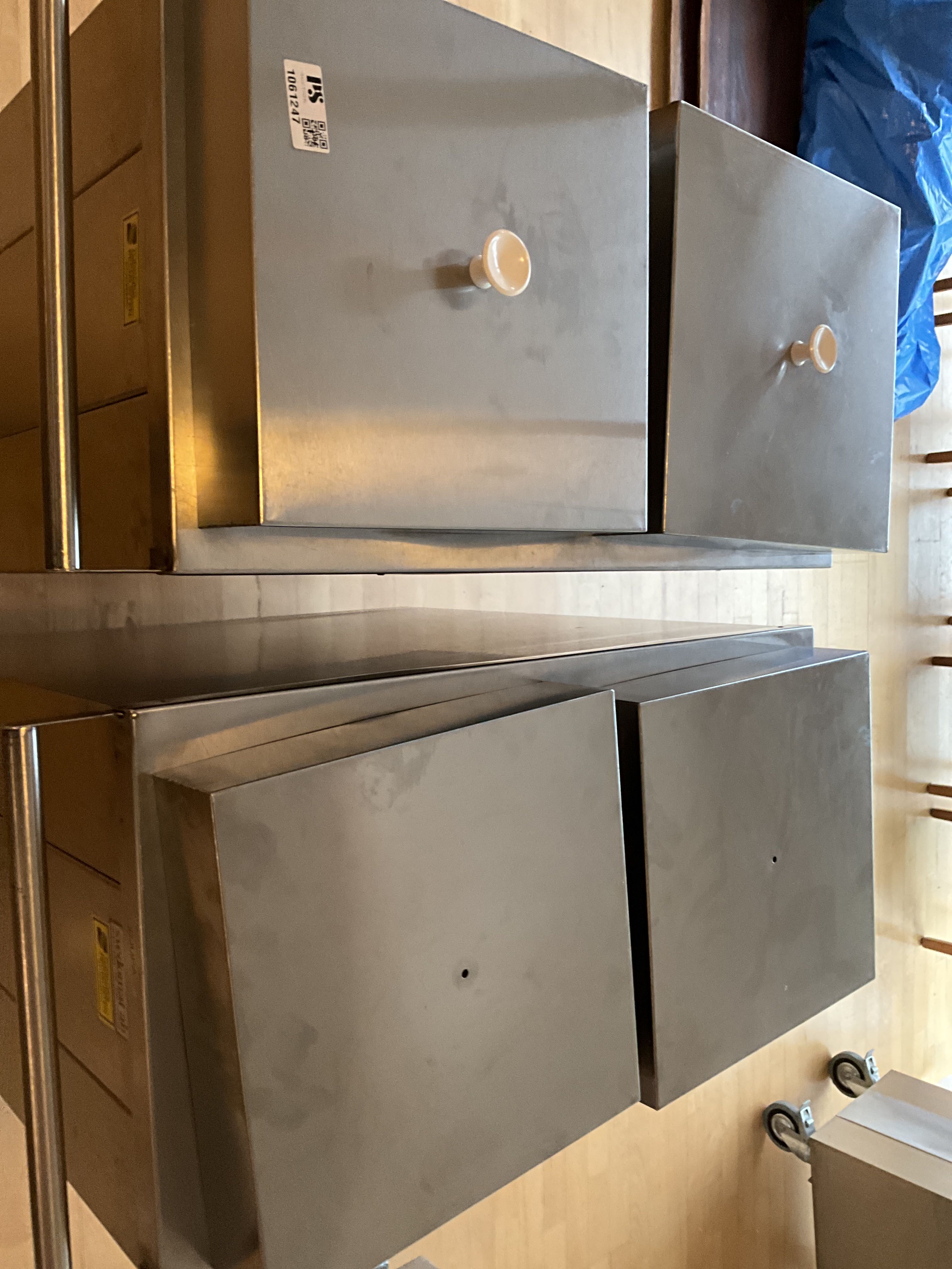 Plate trolleys with lids - PS Auction - We value the future - Largest ...