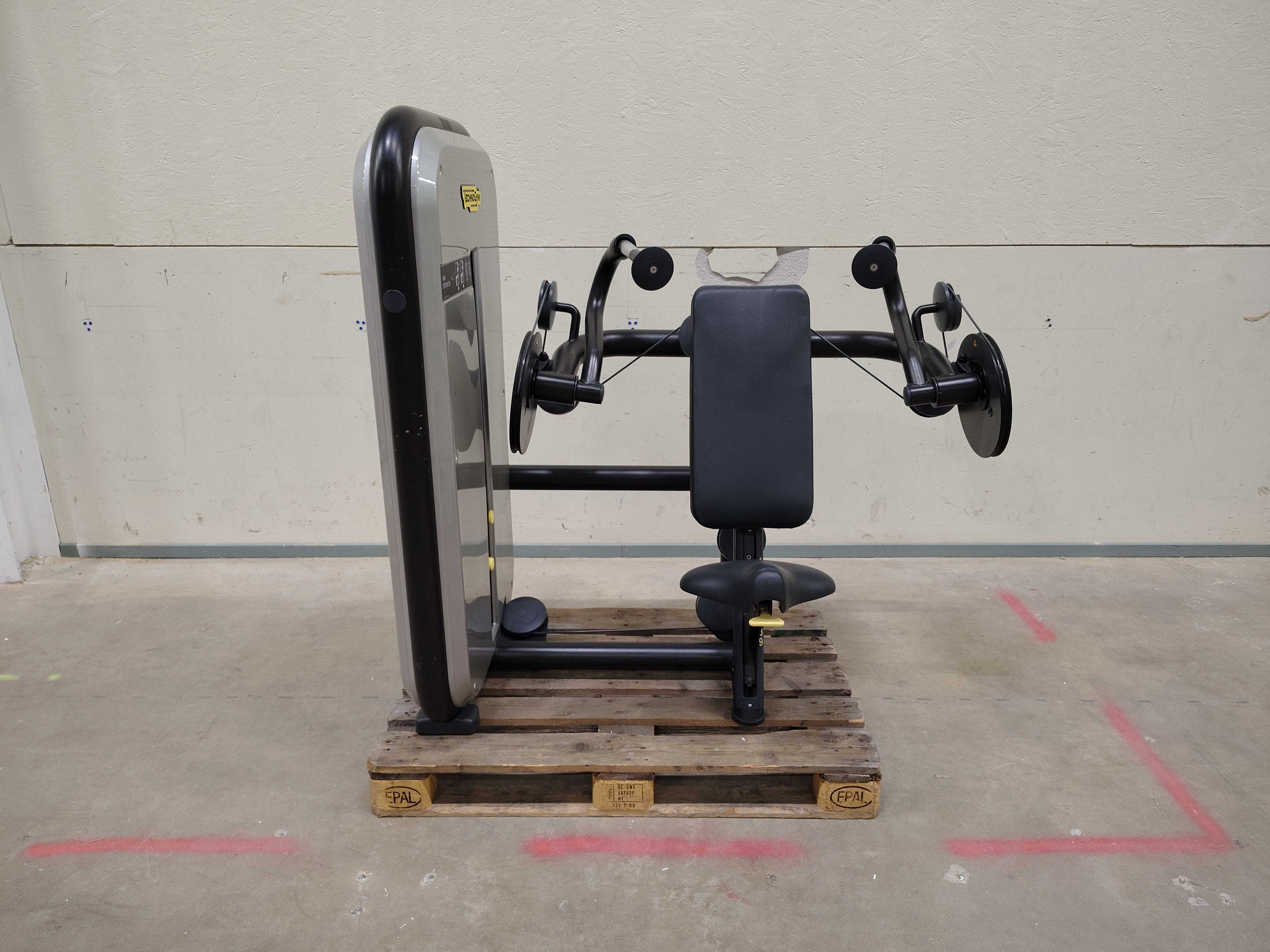 Triceps machine - Technogym, Arm Extension - PS Auction - We value the ...