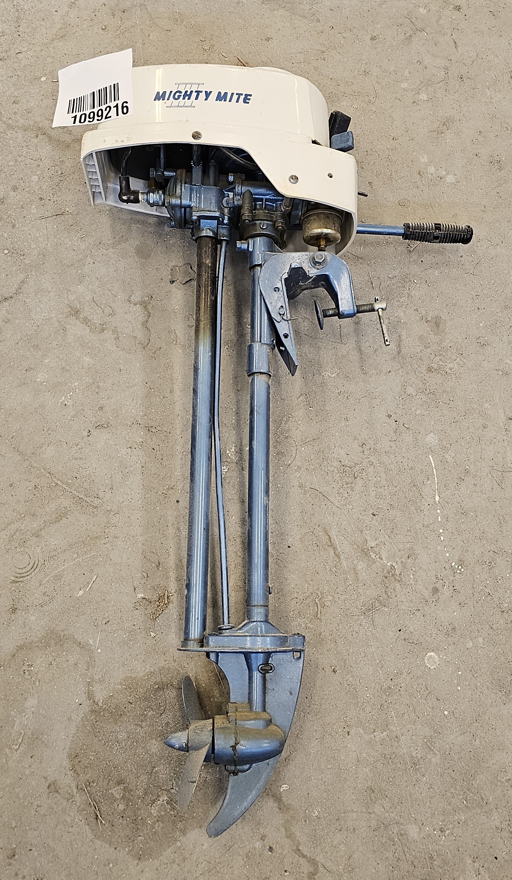 Mighty Mite outboard motor model 700 - PS Auction - We value the future ...