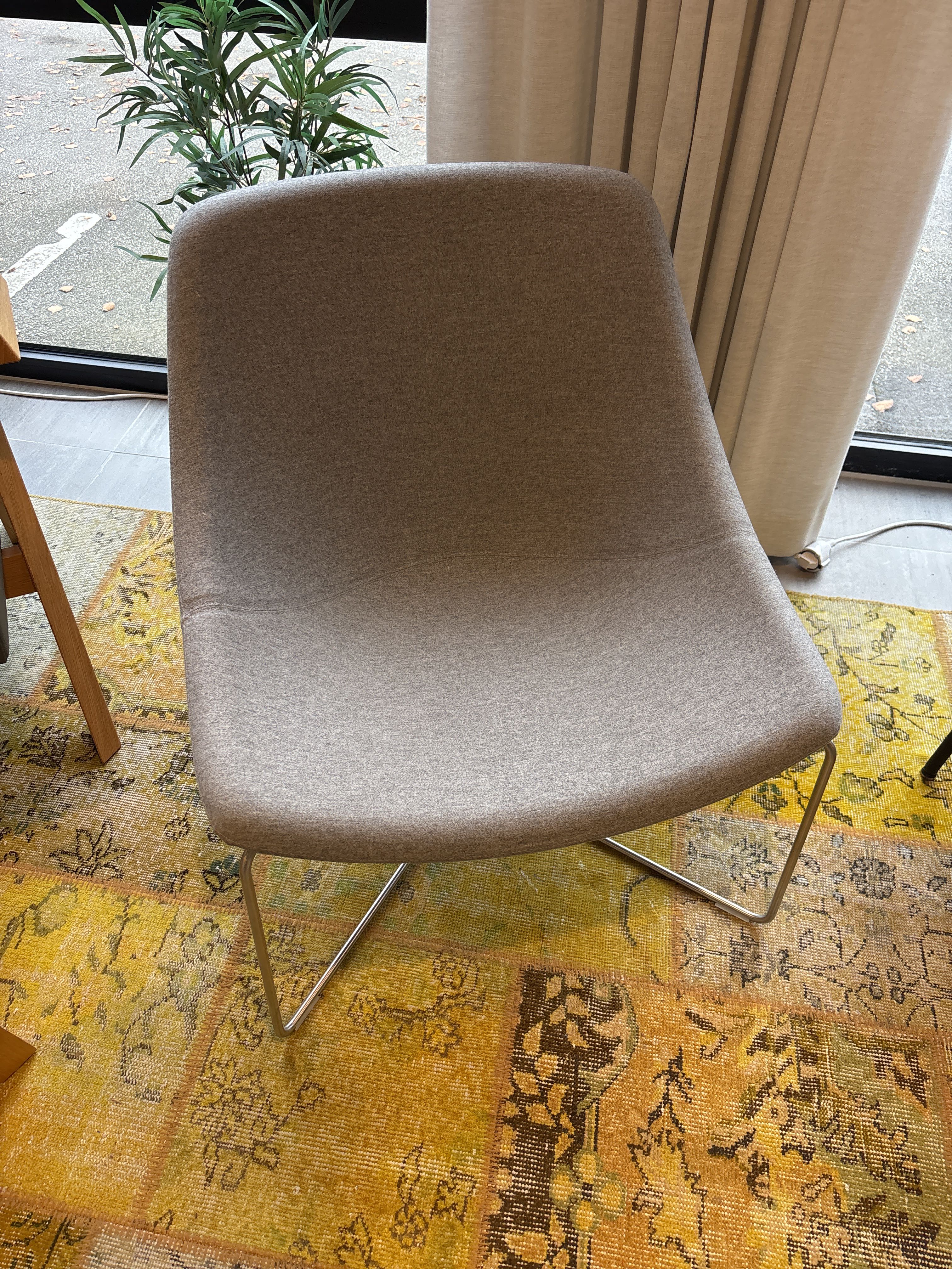 Mishell Fåtölj, Noti - Auktioner online - Nätauktioner & Konkursauktioner | PS Auction