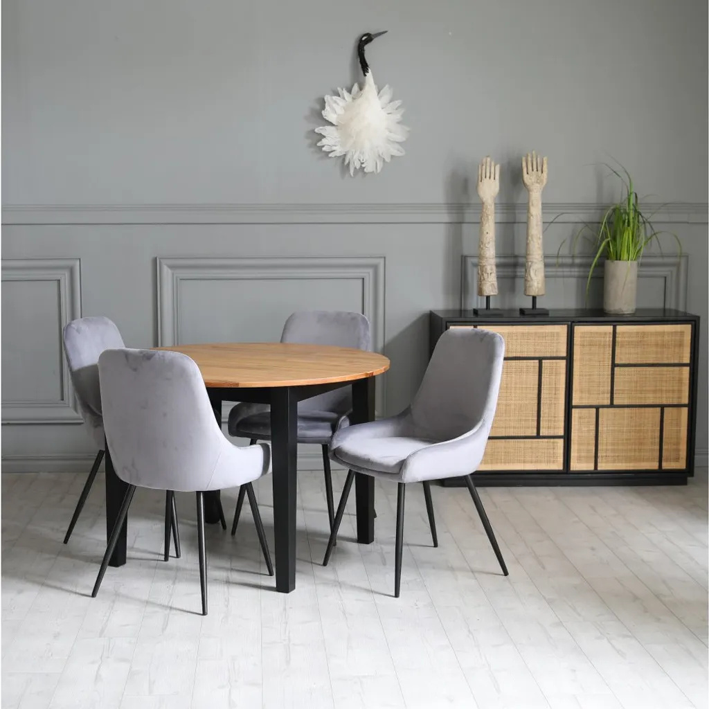 Dalarö runt matbord i oljad ek med svarta ben ø 110 cm - Auktioner ...