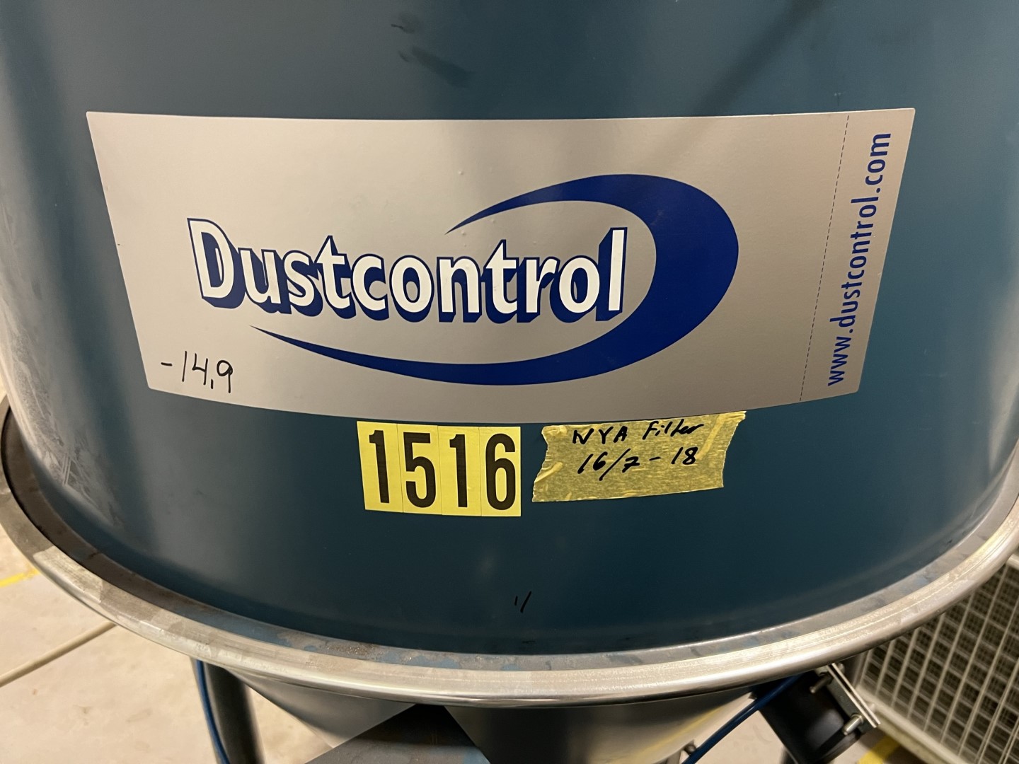 Utsugsanläggning från DustControl 2 stycken TPR40 med S34000 och container - Auktioner online ...