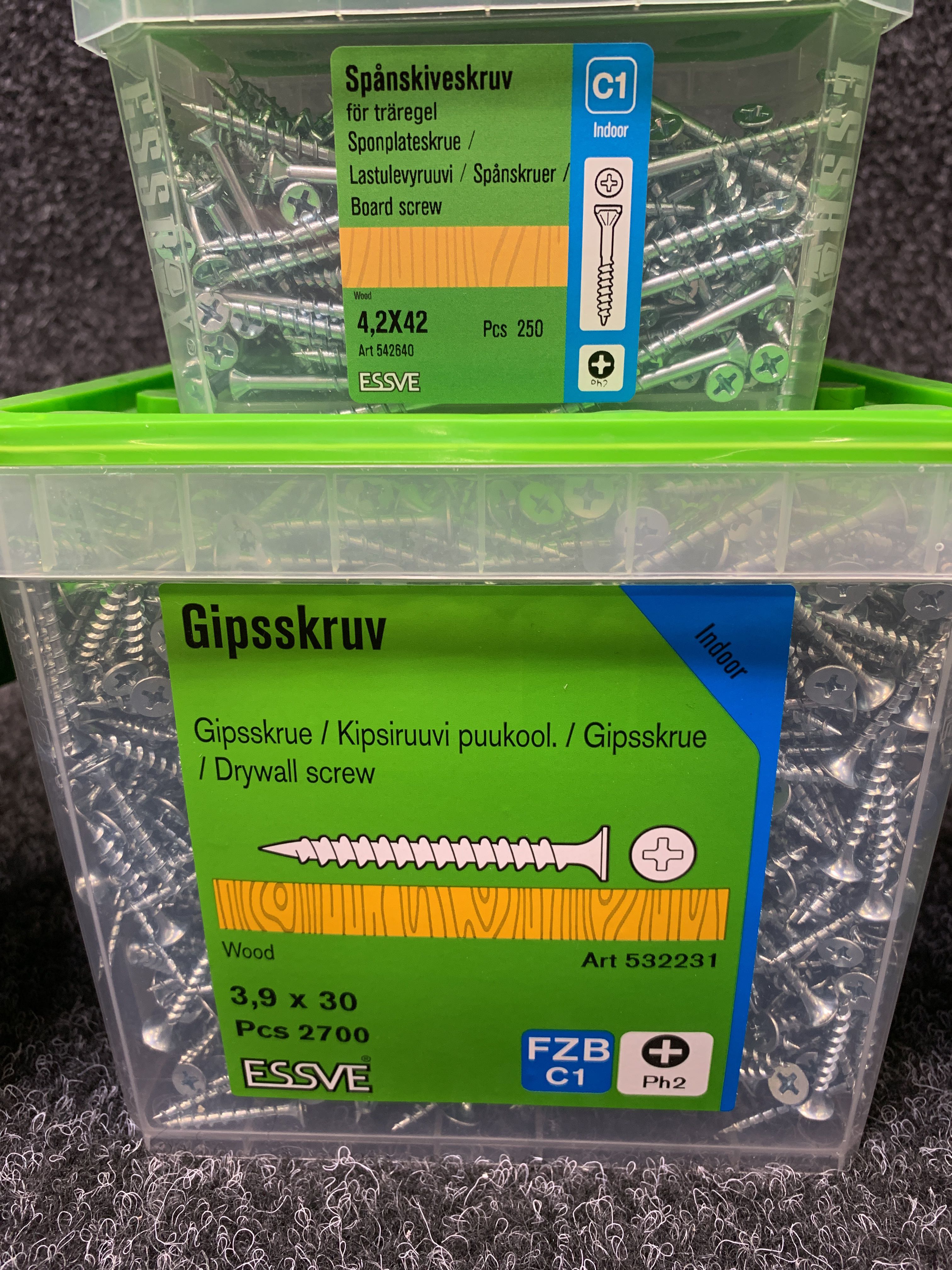 Sortiment med gipsskruv & spånskiveskruv Essve - Auktioner online ...