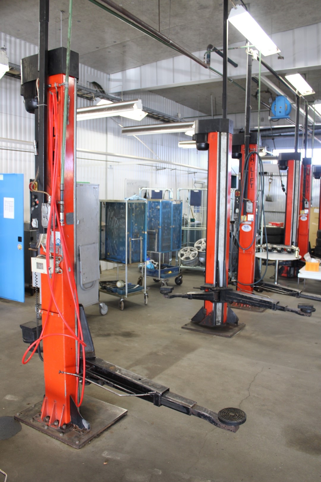 2-pillar lift HH 227, 2.5t-1994 - PS Auction - We value the future ...