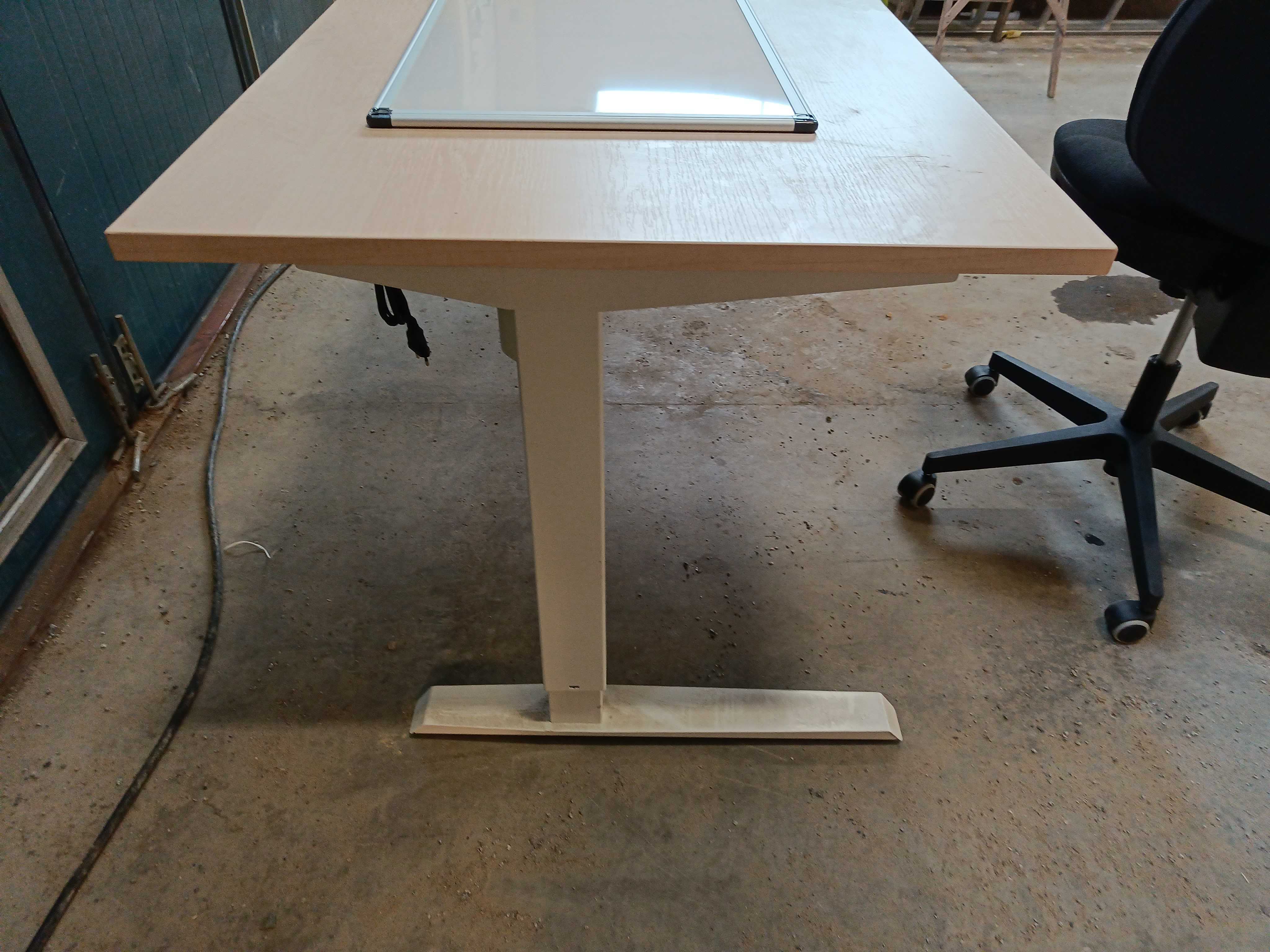 Desk Raise / Lower, Office chair and Whiteboard - PS Auction - We value ...