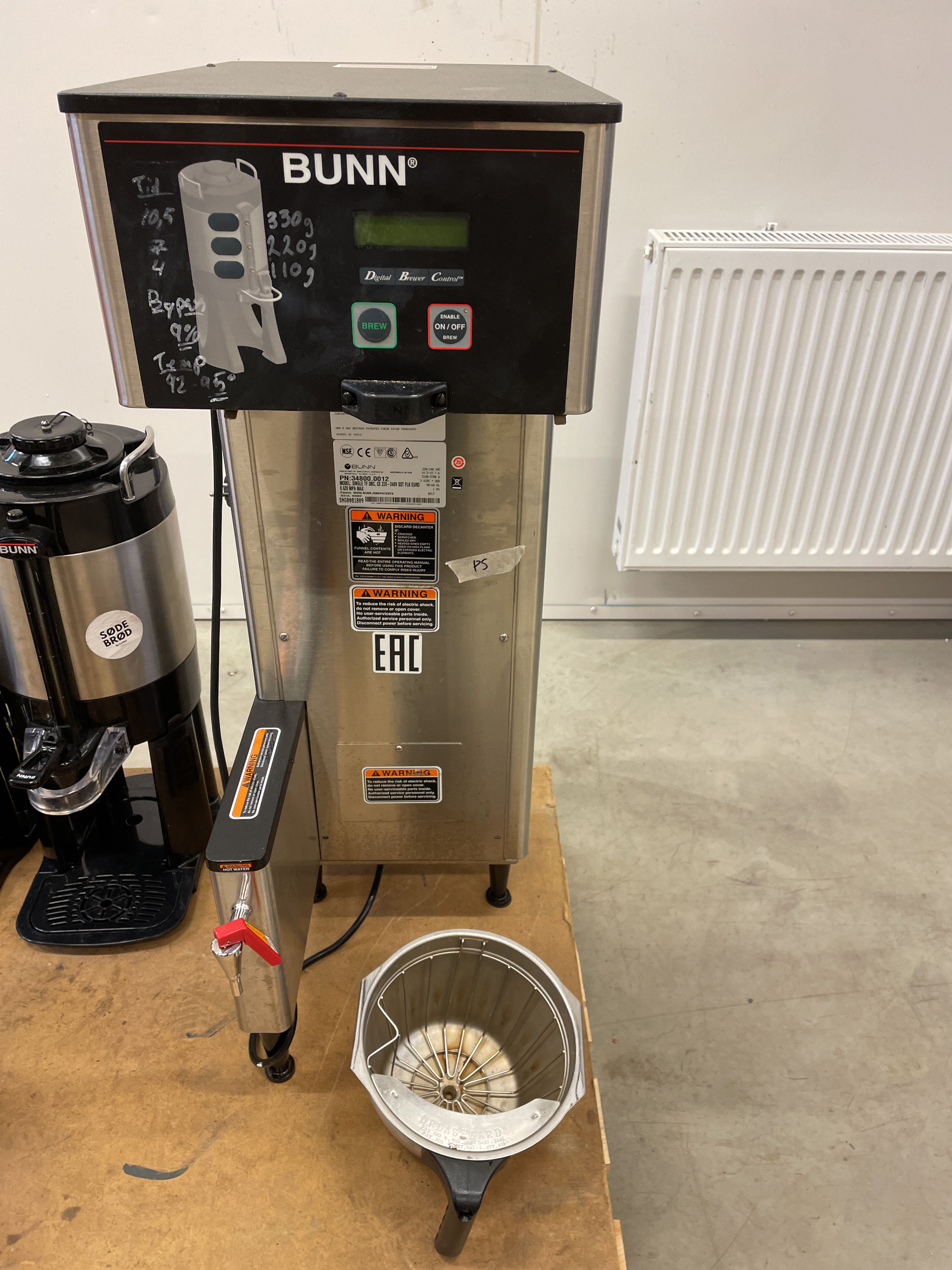 Kaffebryggare Bunn ICB Tower inklusive 4 x Bunn Termosar 6l - Auktioner ...
