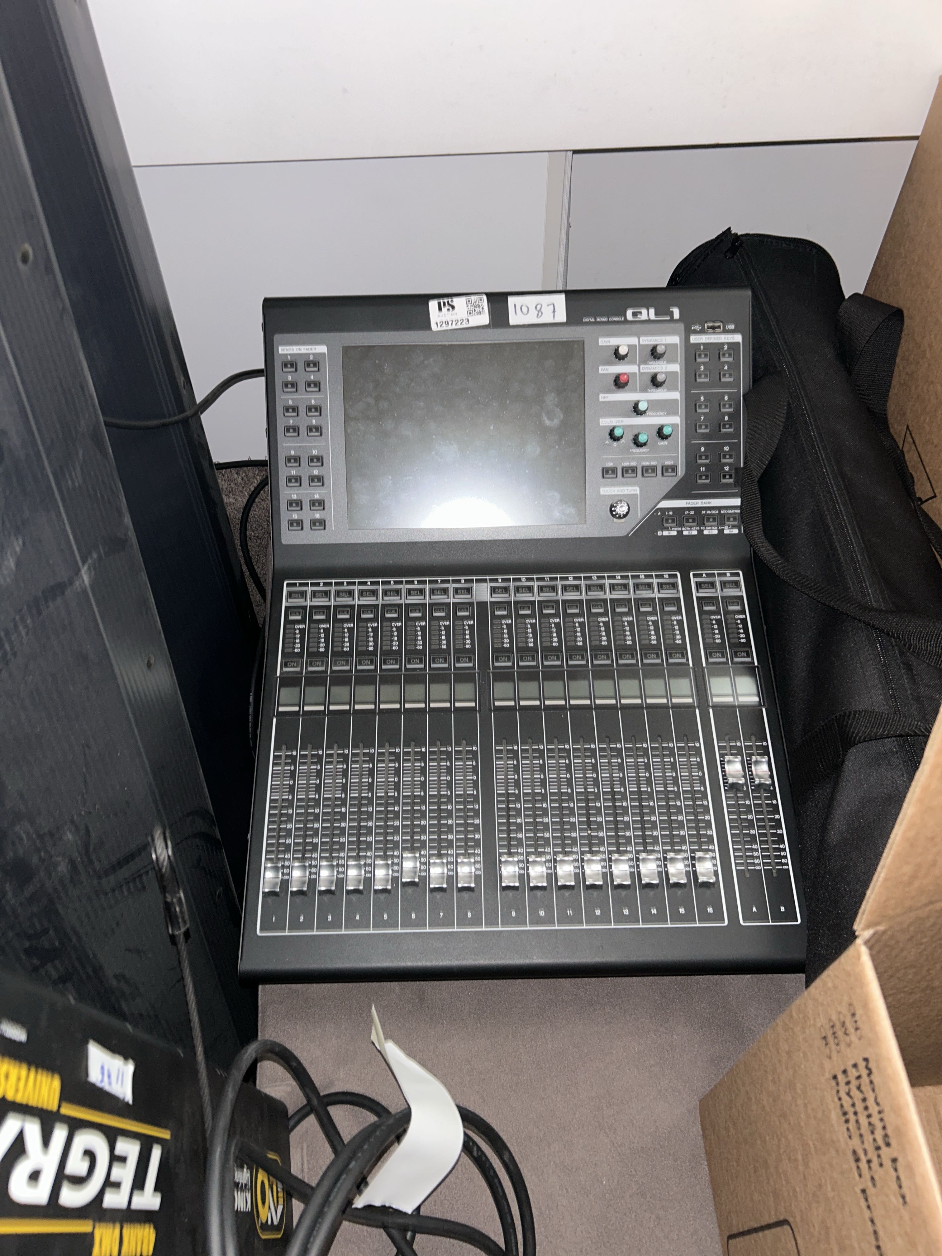 Yamaha QL1 with Dante - mixing console - PS Auction - We value the ...