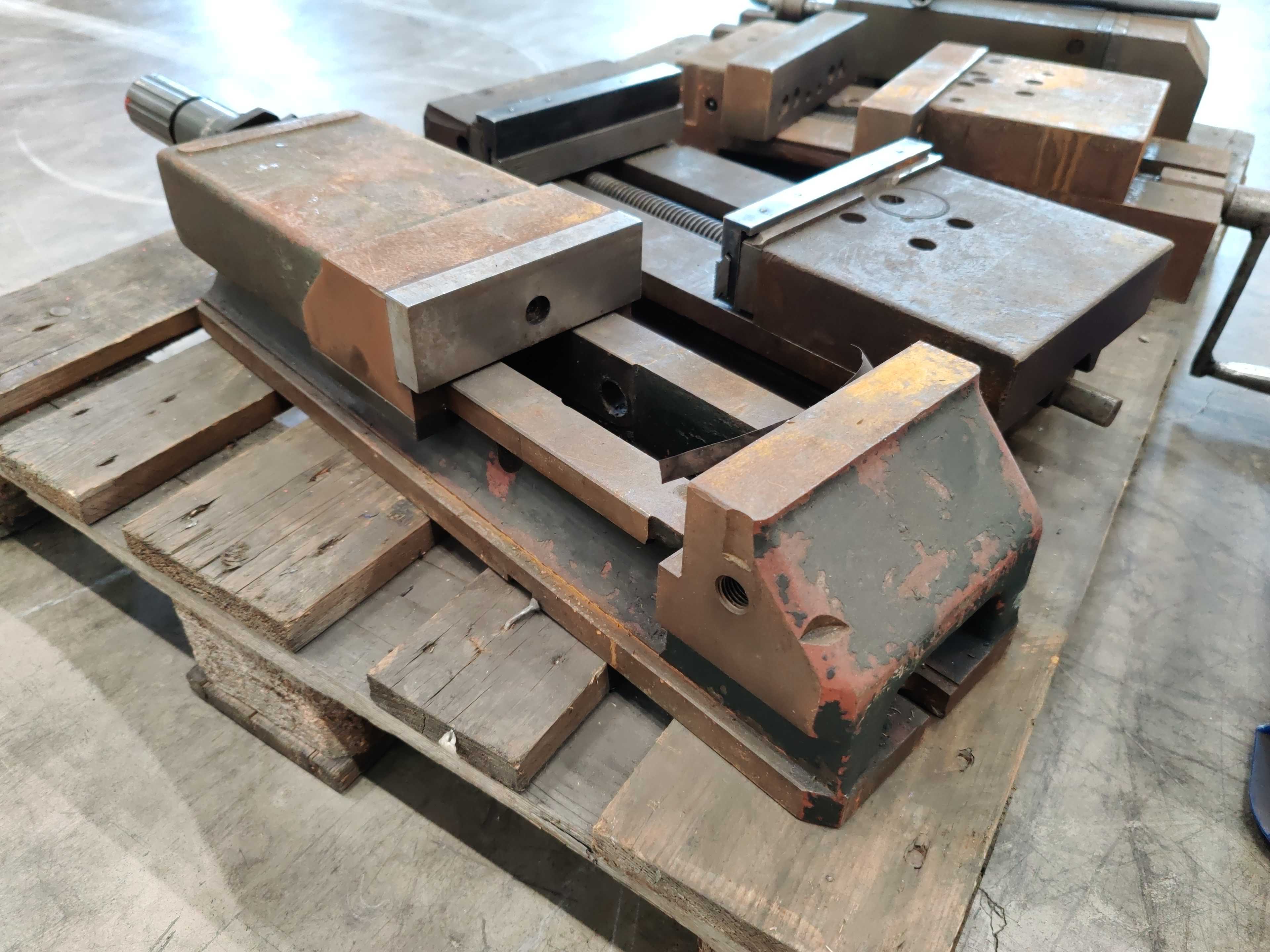 Machine vises - PS Auction - We value the future - Largest in net auctions