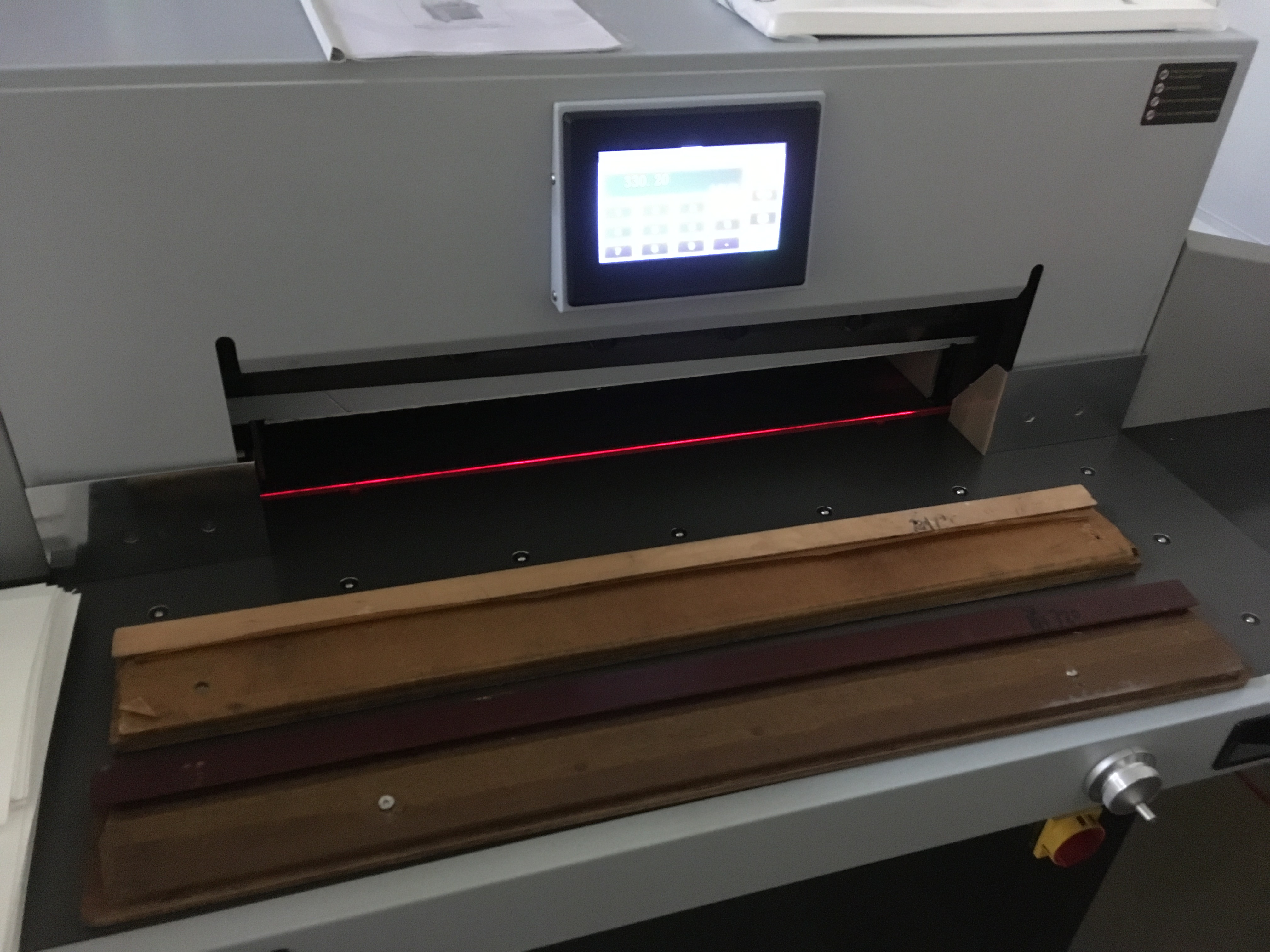 Guillotine model H720RT / Giljotiin mudel H720RT - PS Auction - We ...
