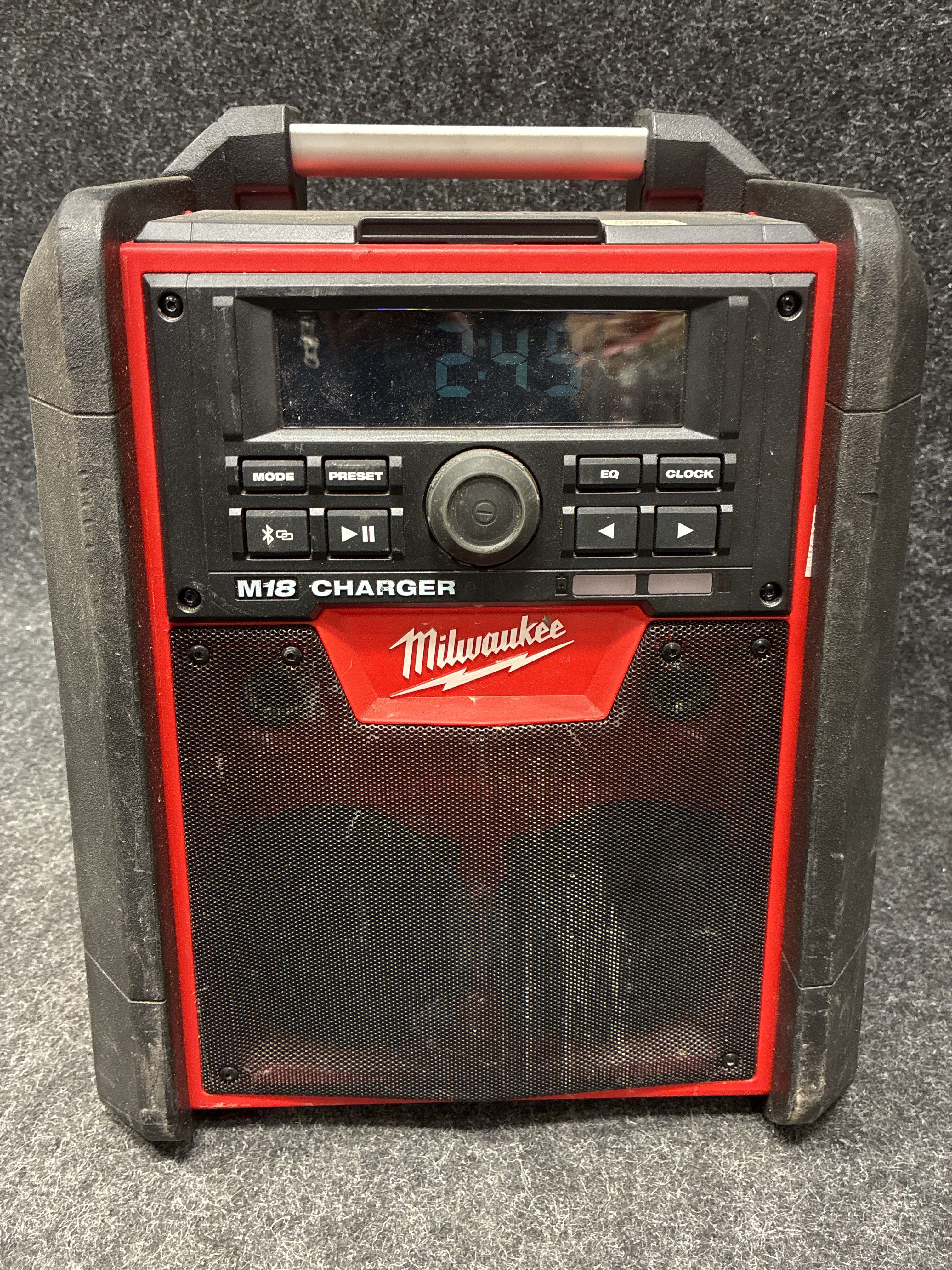 Milwaukee M18 RC construction radio - PS Auction - We value the future ...